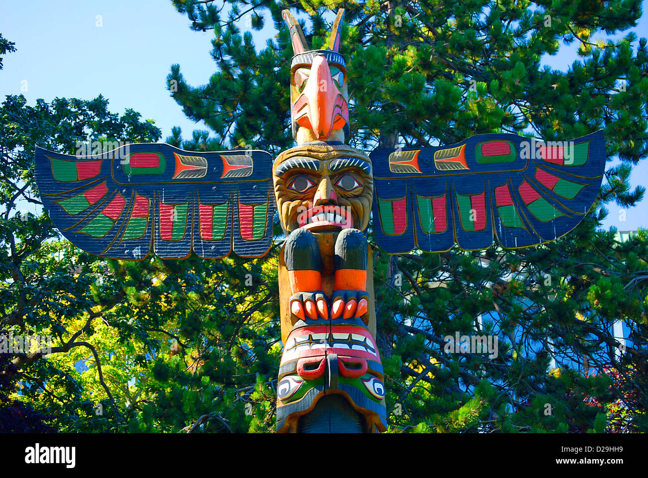 Totem pole royal british columbia museum totem pole hi-res stock ...