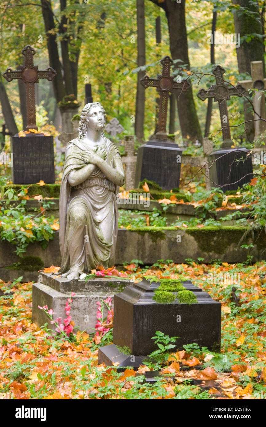 Old cemetery, St.Petersburg, Russia Stock Photo - Alamy