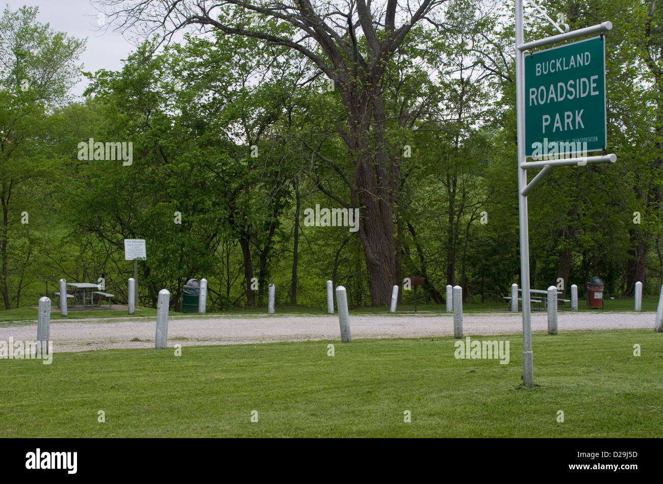 Roadside picnic area picnic bench hi-res stock photography and images ...