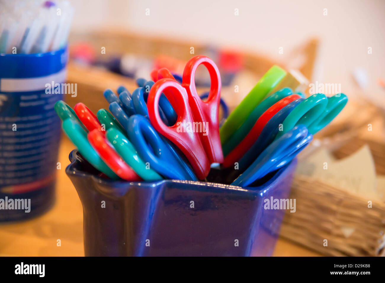 Scissors vector hi-res stock photography and images - Alamy