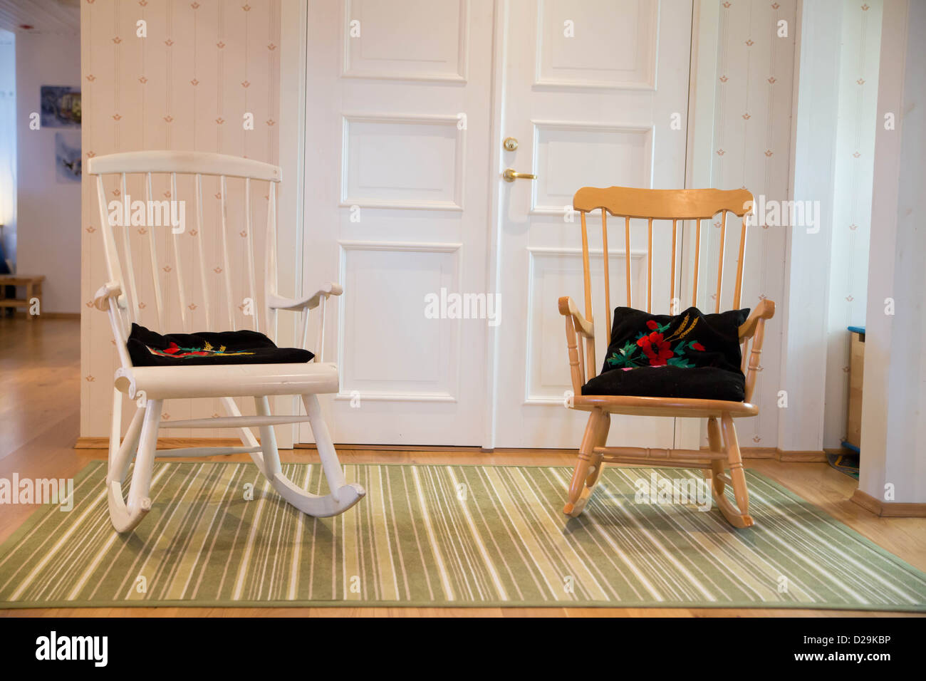 Empty rocking chairs hi-res stock photography and images - Alamy