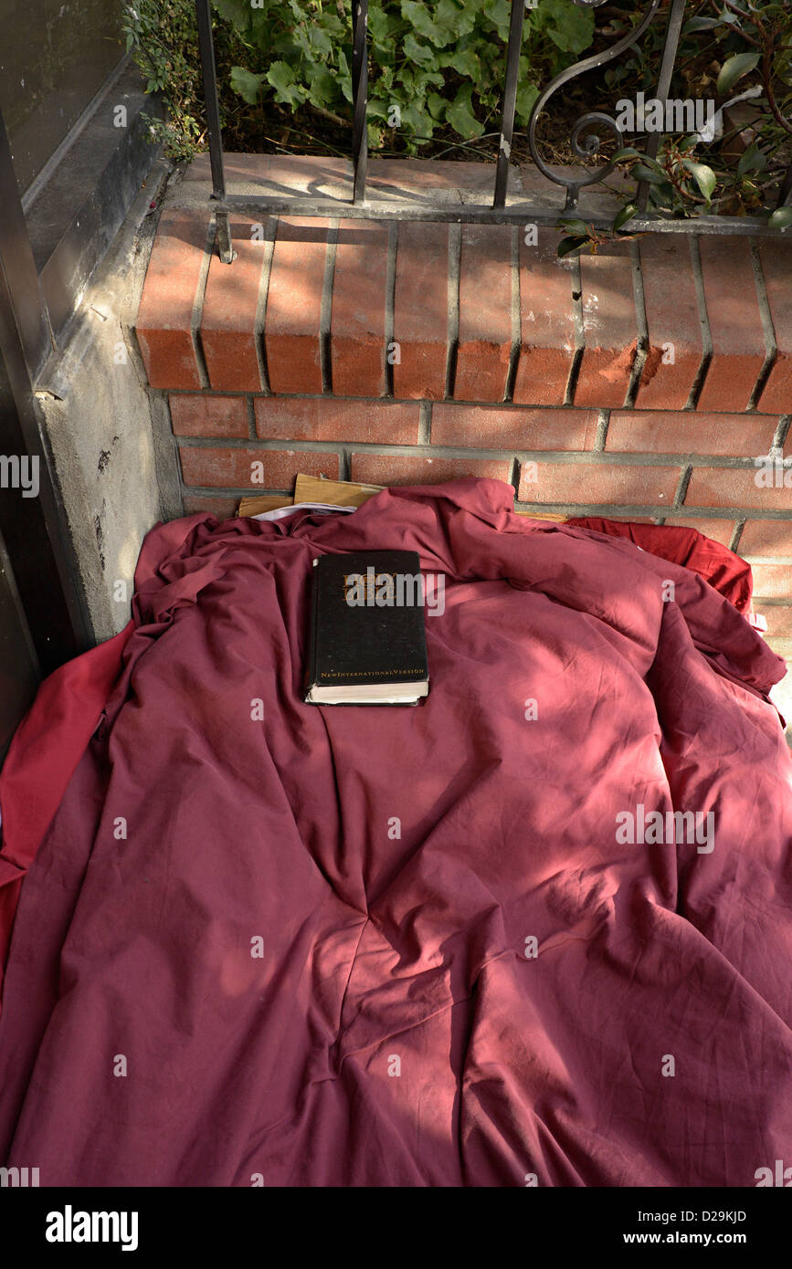 Homeless bed hi-res stock photography and images - Alamy