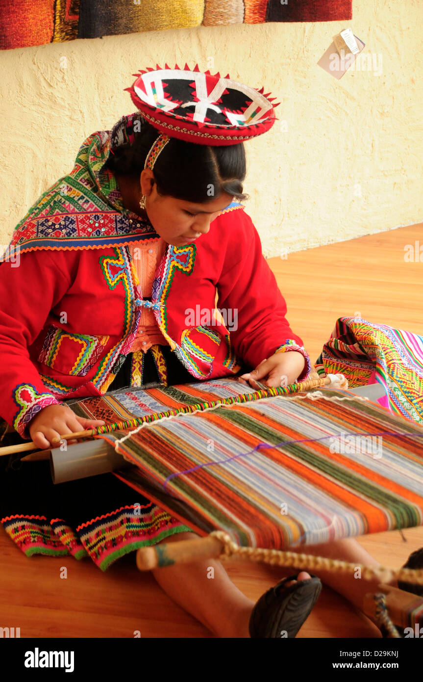Peruvian weaver hi-res stock photography and images - Alamy