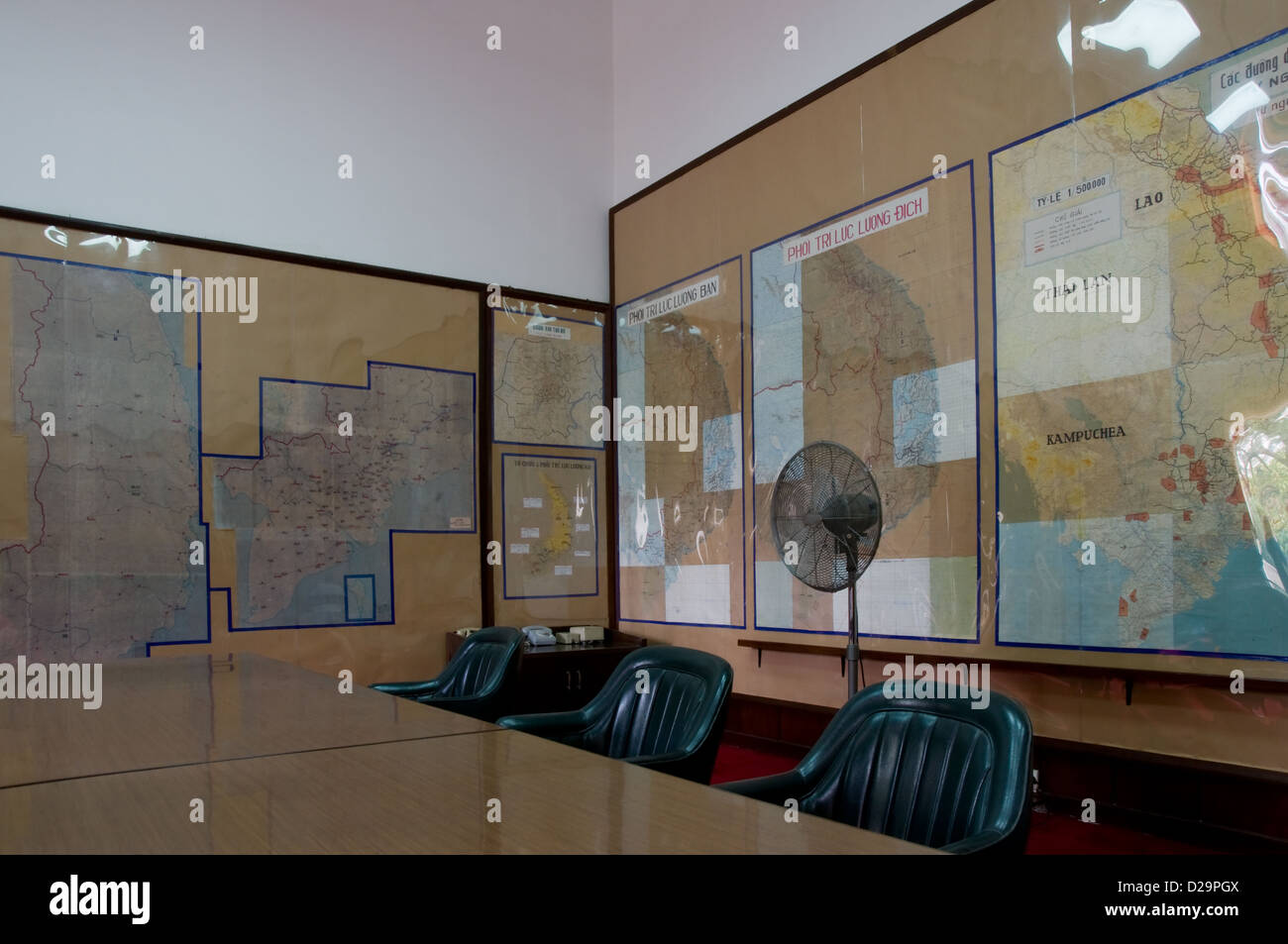 Map room at the reunification palac hi-res stock photography and images ...