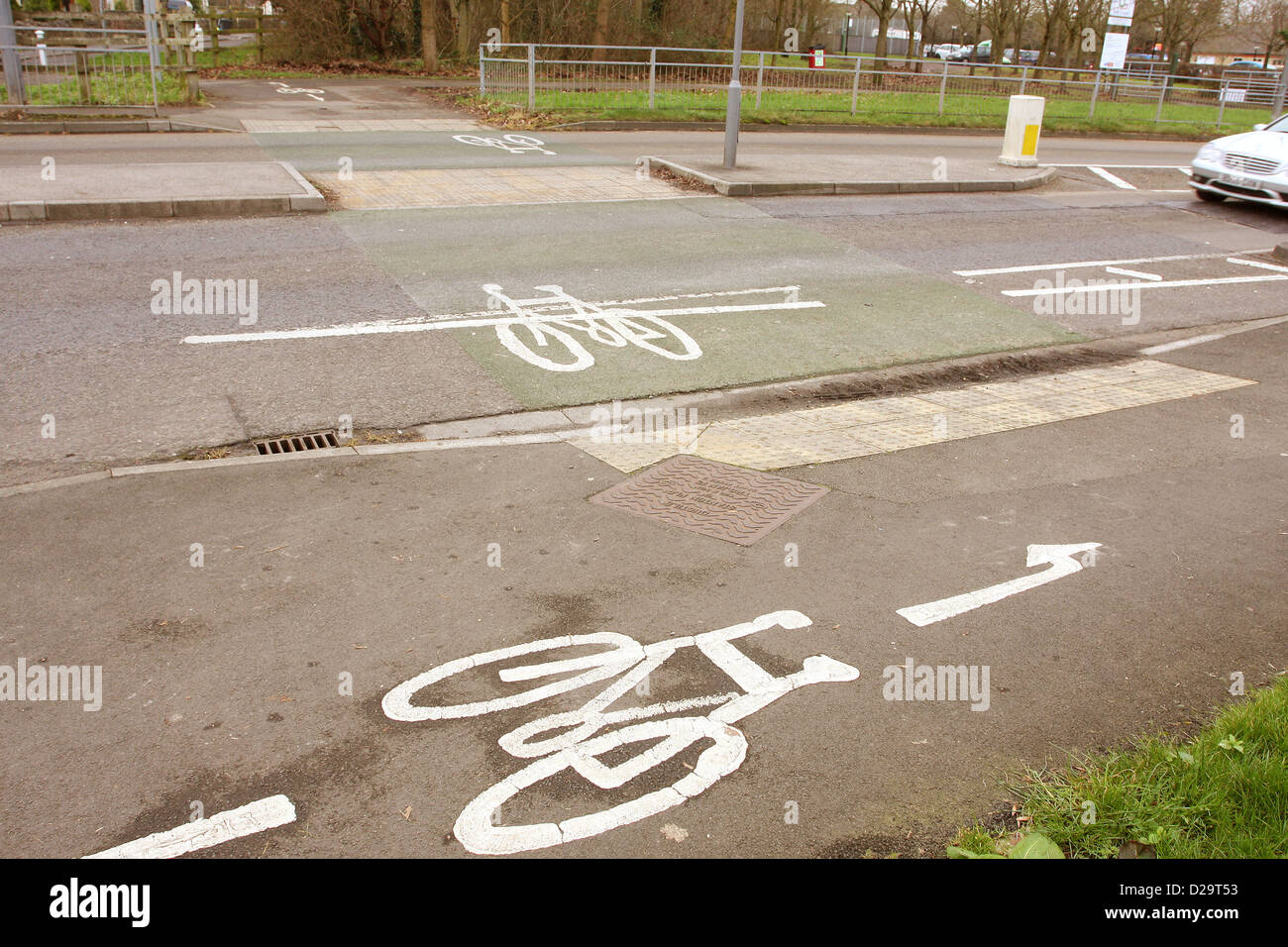 Road lane markings cycle hi-res stock photography and images - Alamy