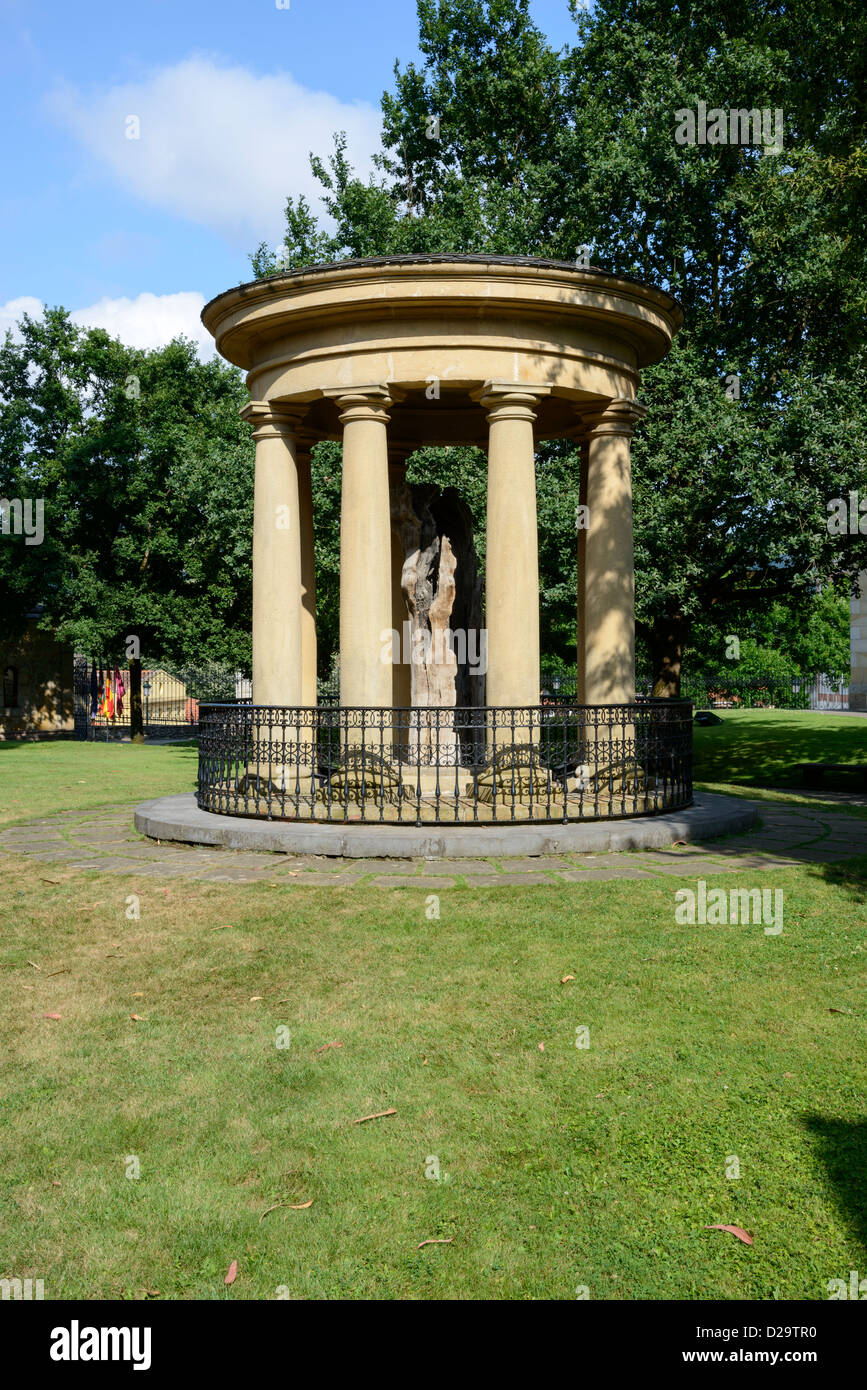 Gernika tree, famous commemorative symbol in Gernica, Pais Basque ...
