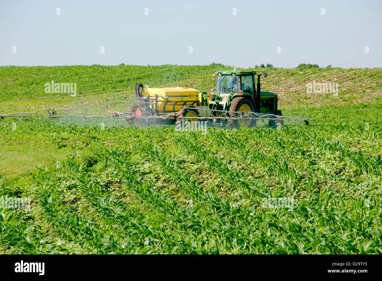 Fertilizer tractor hi-res stock photography and images - Alamy
