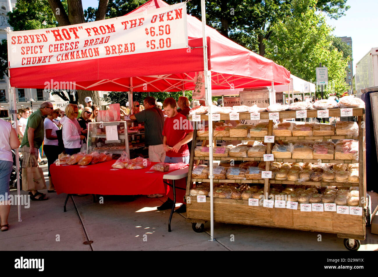Bread Stand, Farmers' Market, Madison, Wisconsin Stock Photo - Alamy