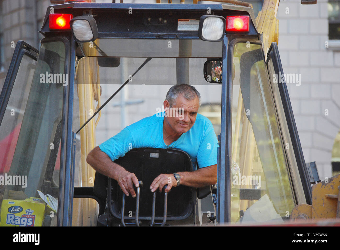 Man operating a crane hi-res stock photography and images - Alamy