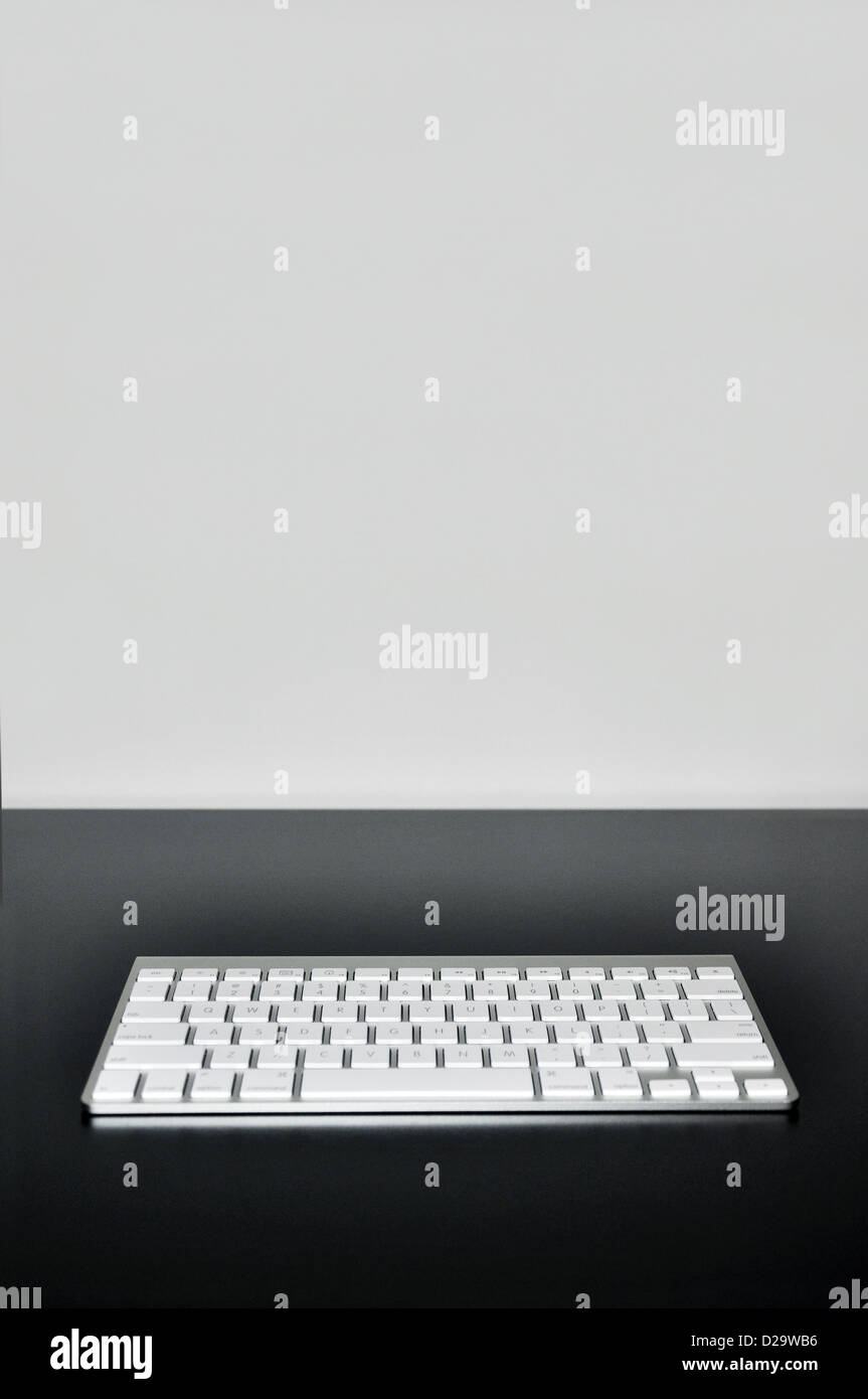 Apple wireless keyboard Stock Photo - Alamy