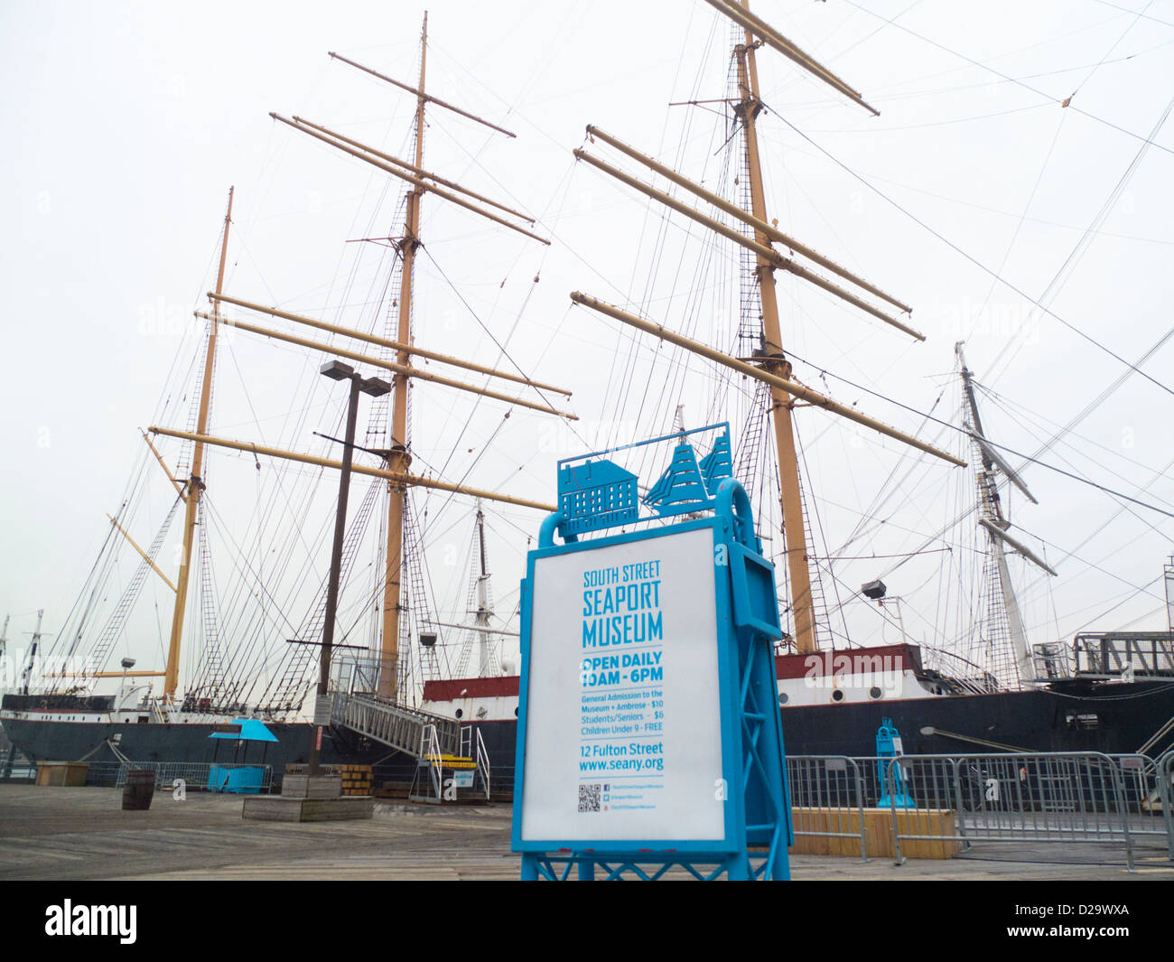 Tall ship at South Street Seaport Museum Stock Photo - Alamy