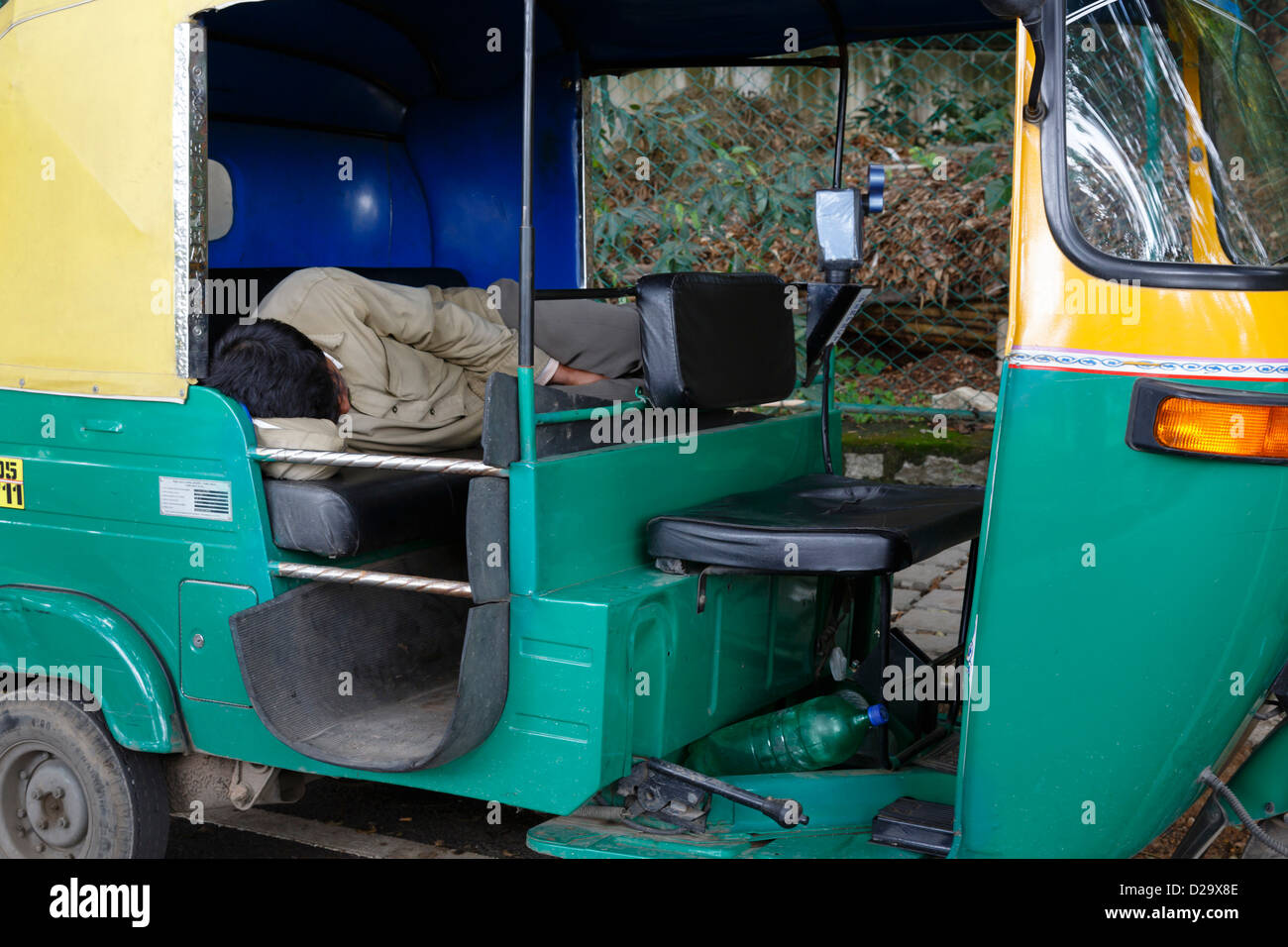 An auto rickshaw driver sleeps in his cab in Bangalore, India Stock ...