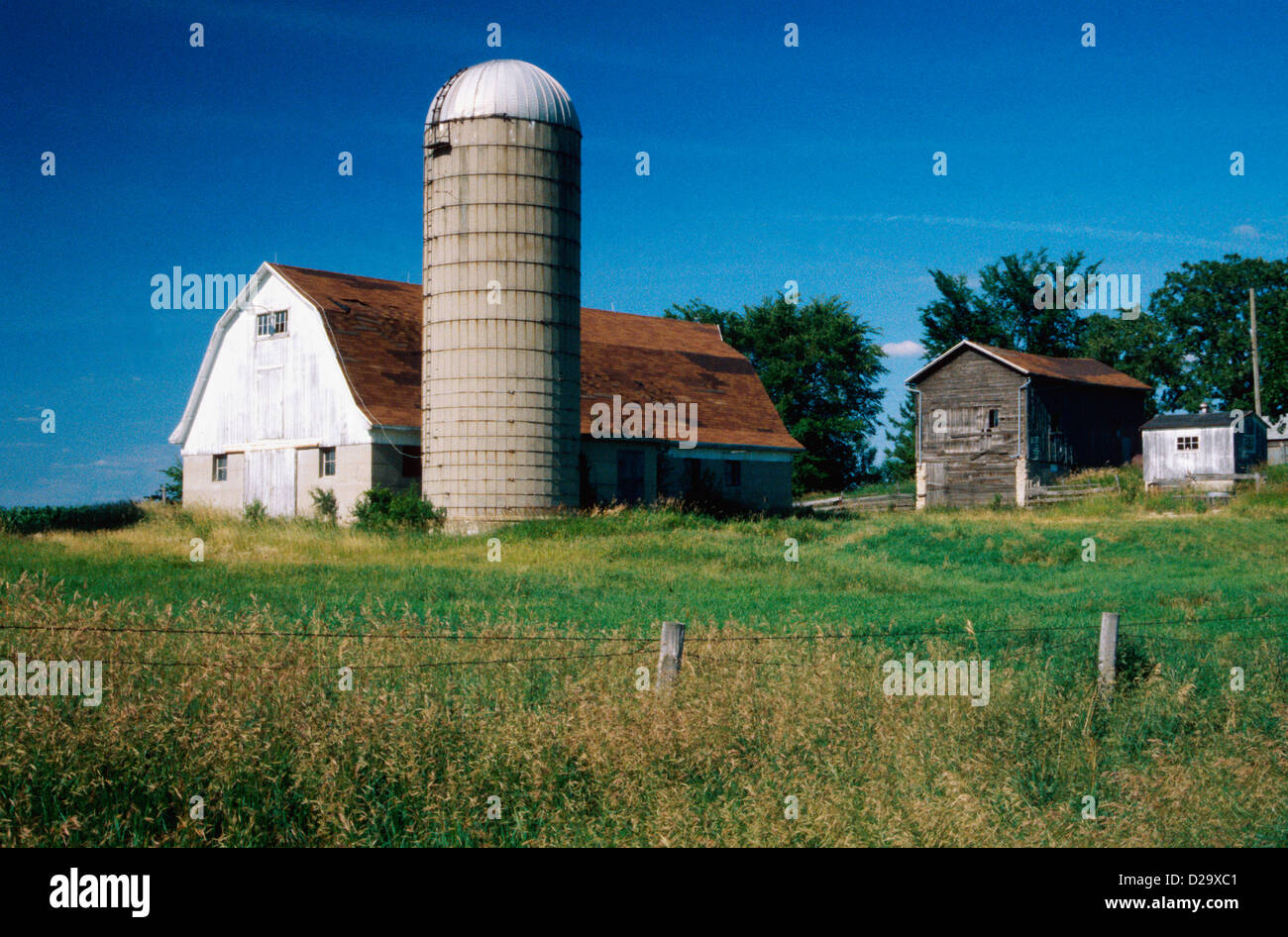Wisconsin. Abandoned Farm, Silo And Barn Stock Photo - Alamy