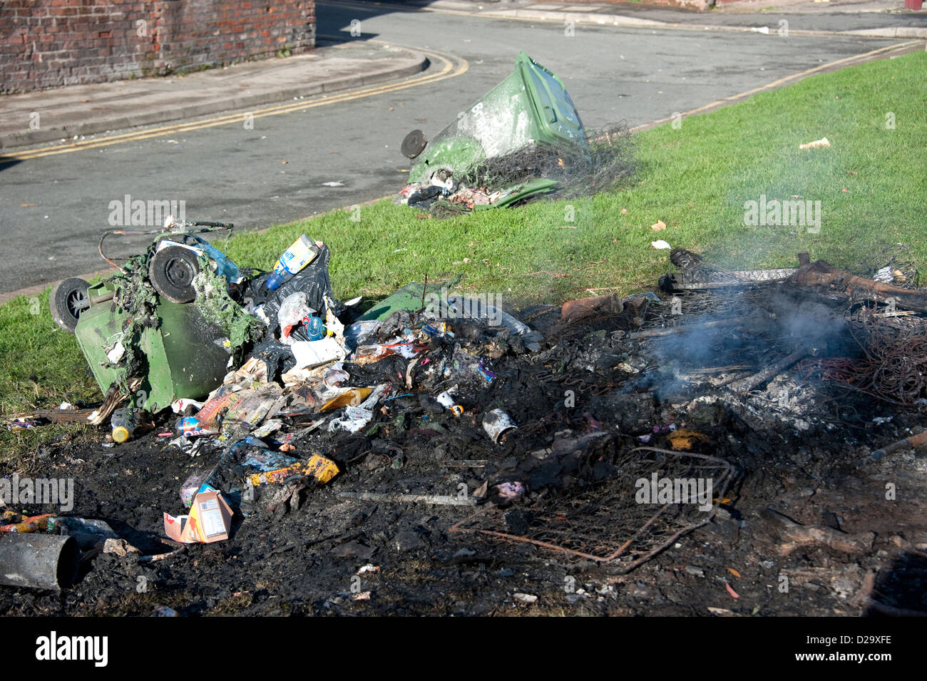 Wheelie Bin Fire Debris Arson Stock Photo - Alamy