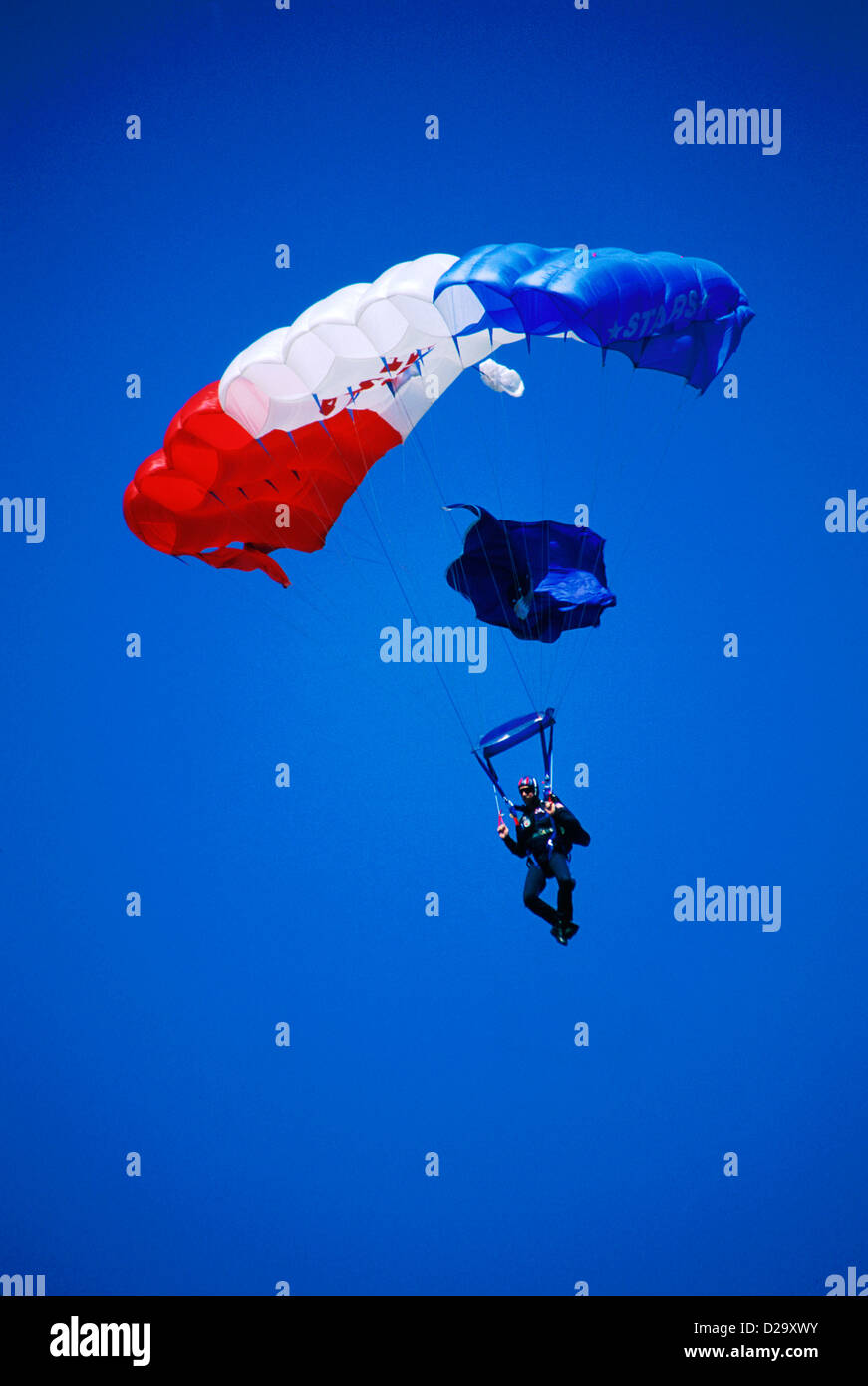 Parachutist hi-res stock photography and images - Alamy