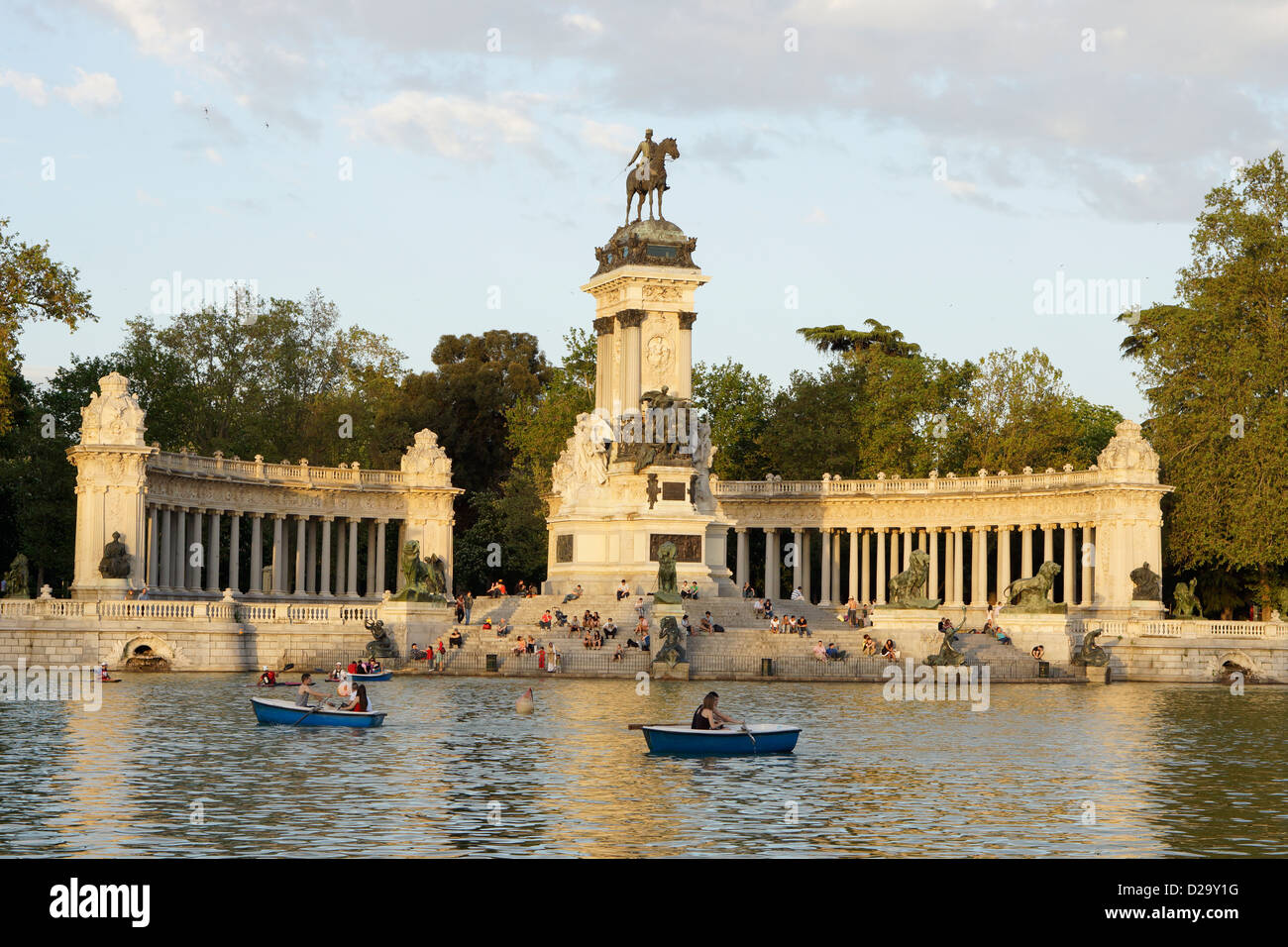 Retiro pond hi-res stock photography and images - Alamy