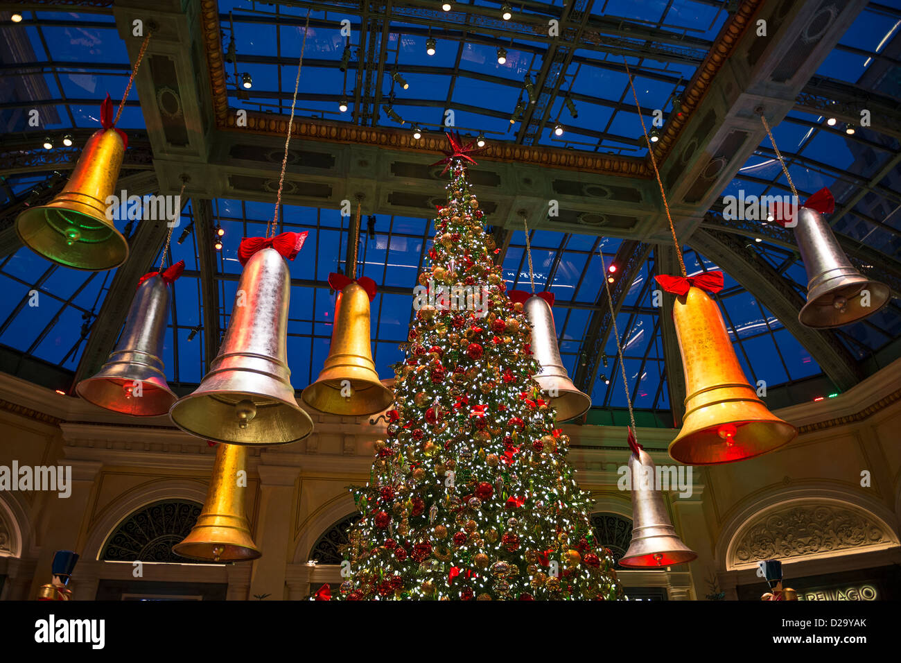 The magical holiday seasonal display at the Bellagio Conservatory and ...