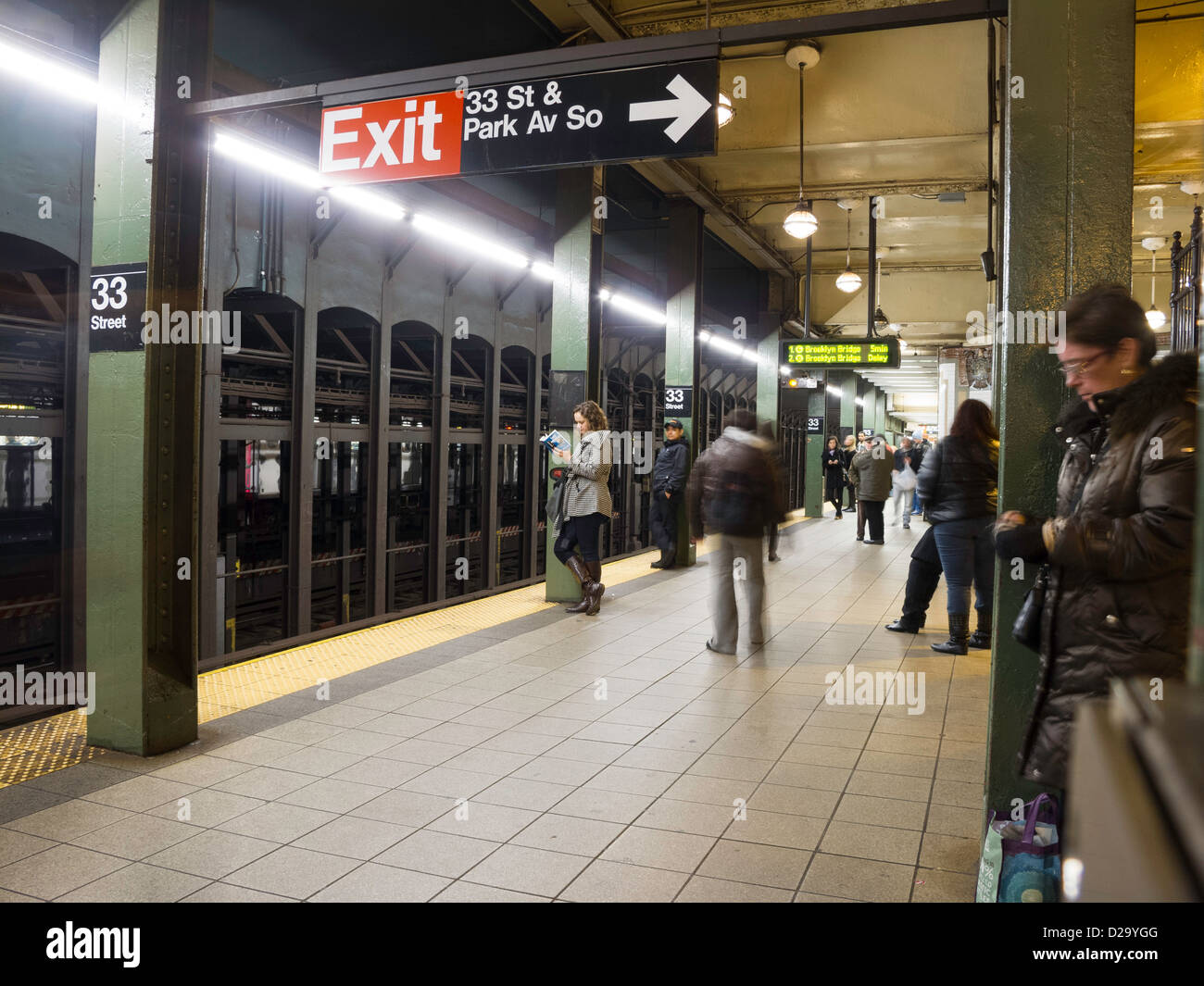 33rd street subway station hi-res stock photography and images - Alamy