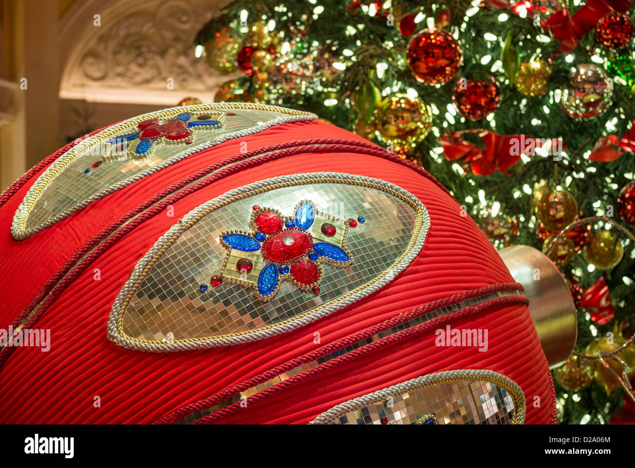 The magical holiday seasonal display at the Bellagio Conservatory and ...