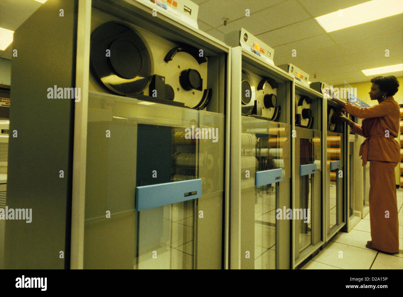 Woman at bank of computers 1970s hi-res stock photography and images ...
