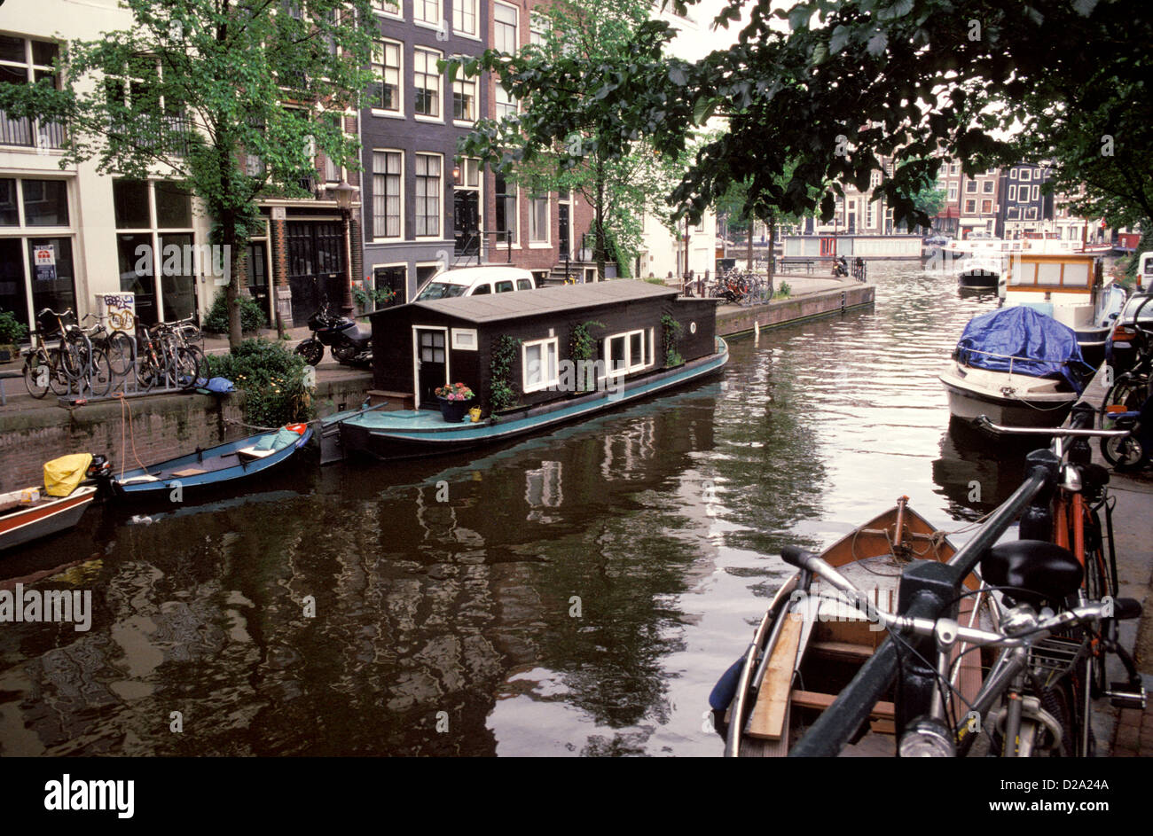 Netherlands amsterdam canal houseboat small boats hi-res stock ...