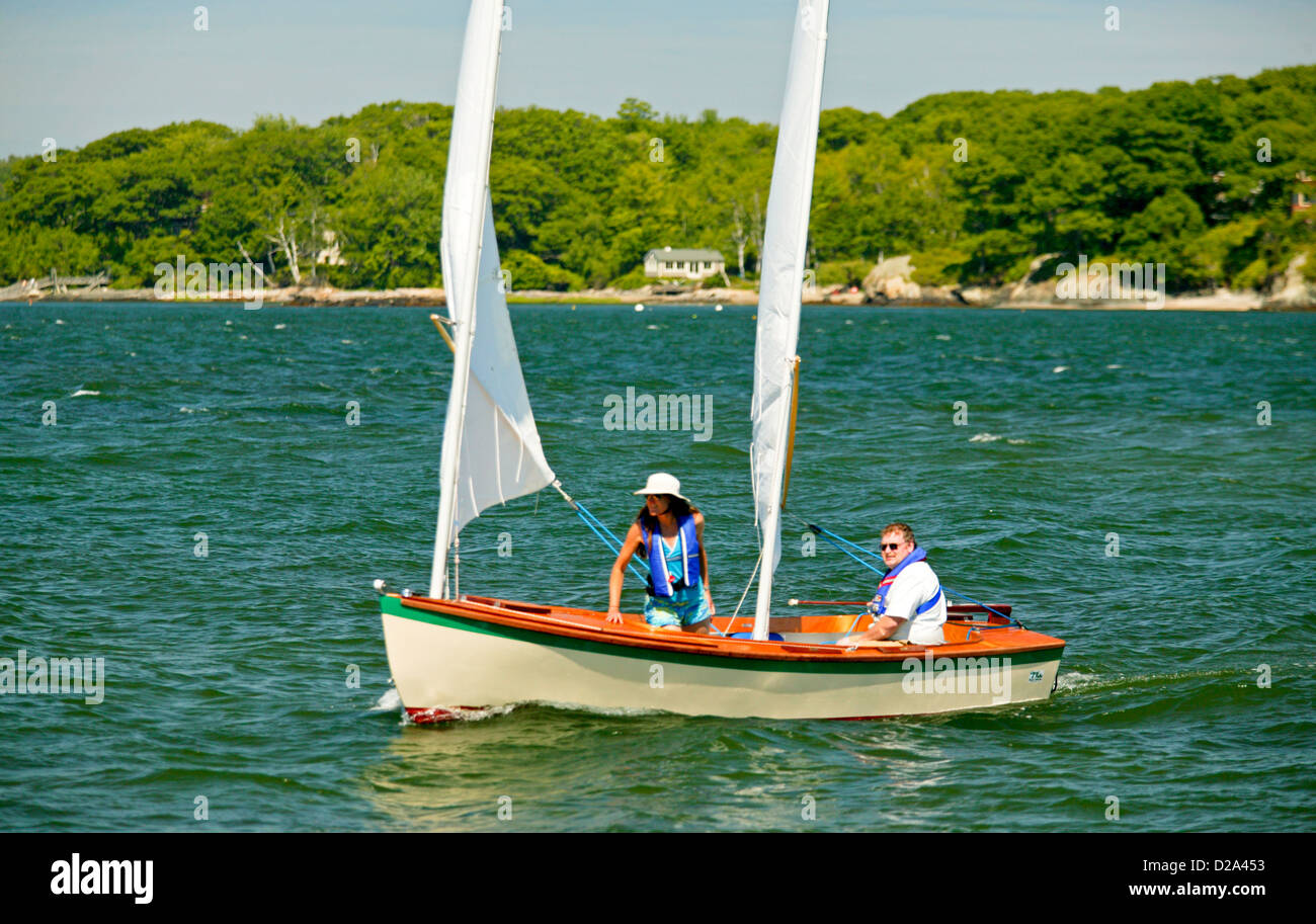 Grasshopper core sound 17 sailing near fort hi-res stock photography ...
