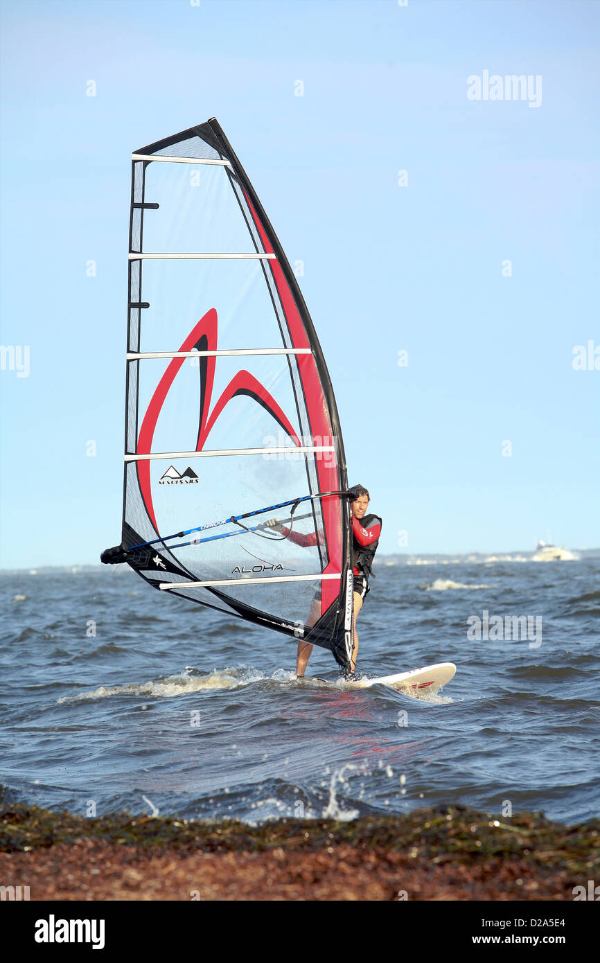 Surfing and windsurfing hi-res stock photography and images - Alamy