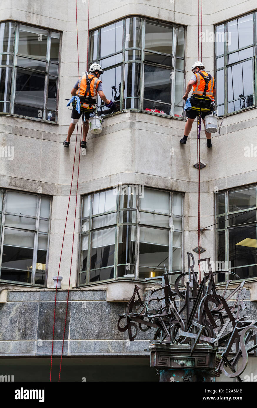 Window cleaners suspended on buildings hi-res stock photography and ...
