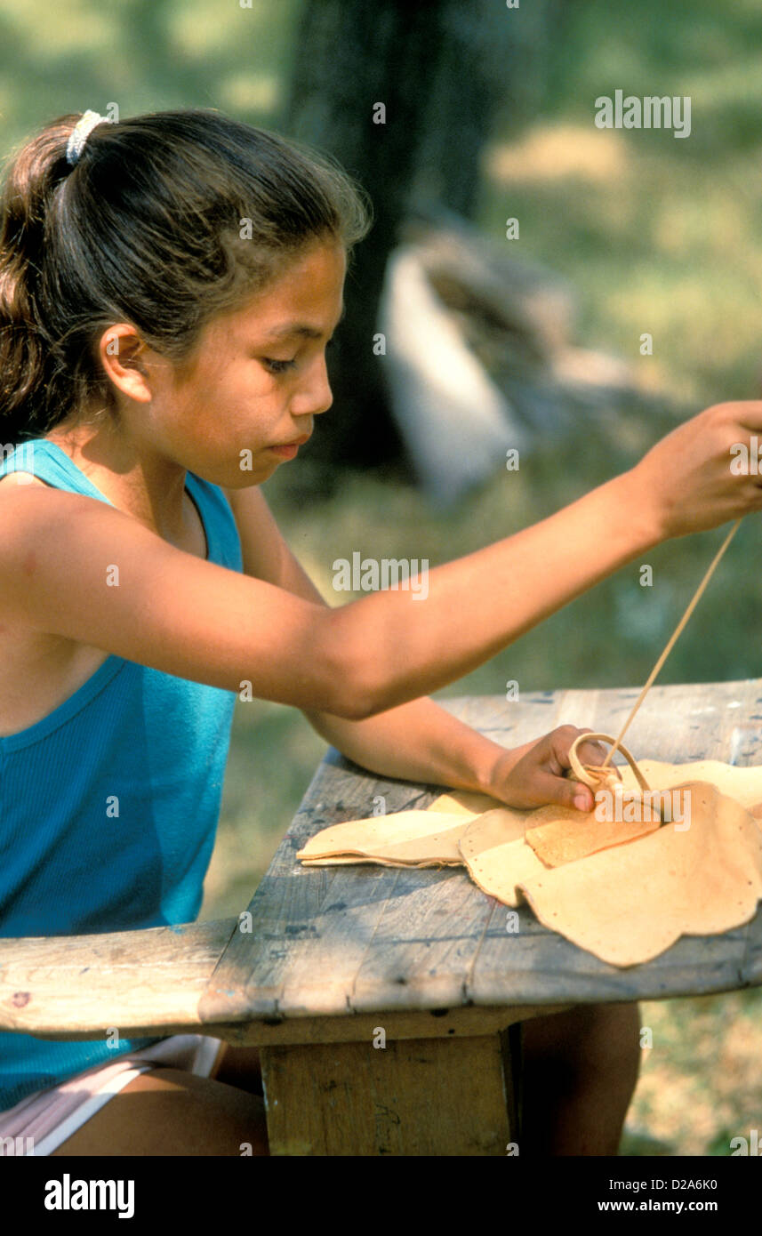 Canada mohawk indian girl arts native americans art hi-res stock ...