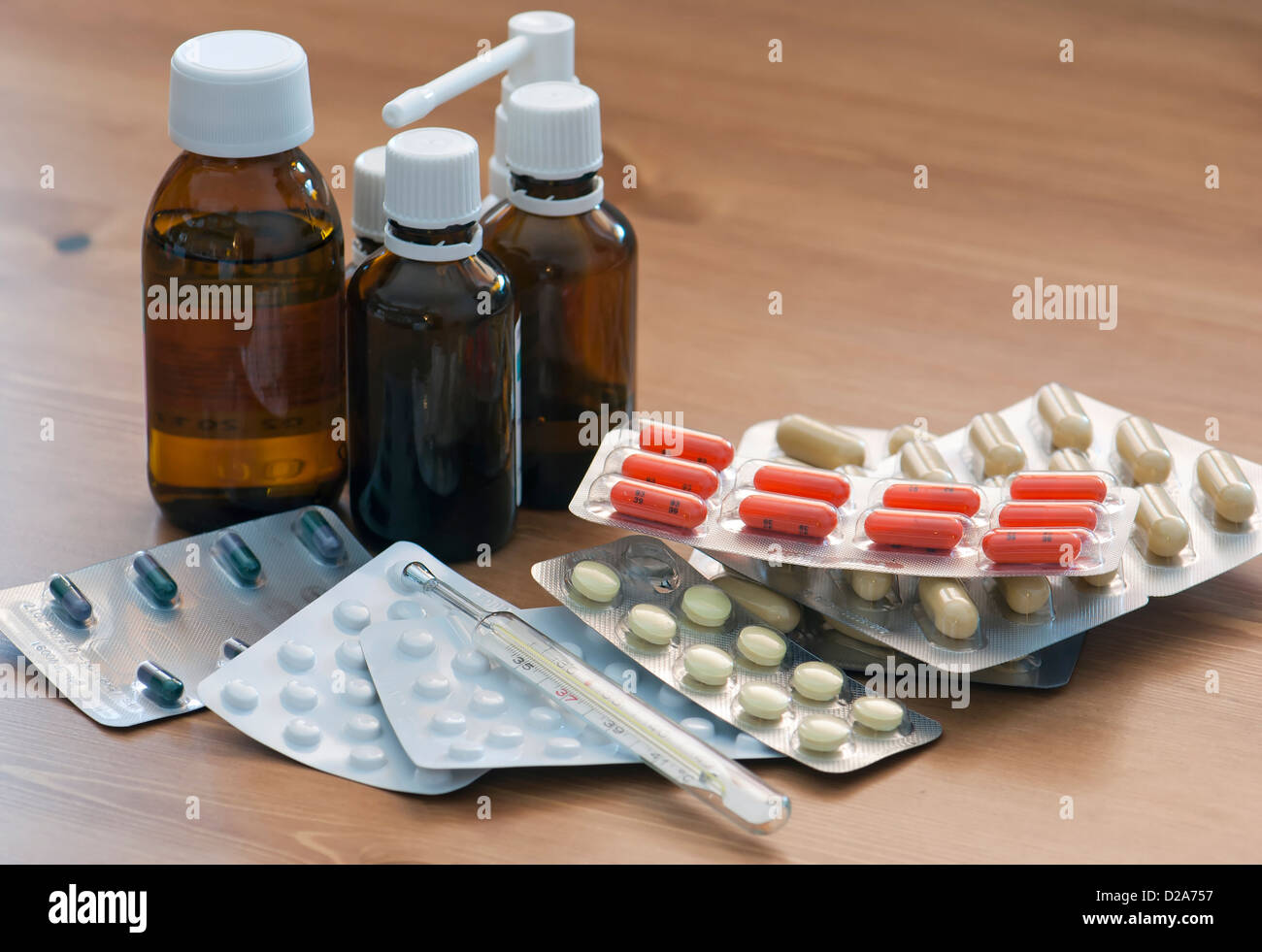 Pharmacy. Home first aid kit Stock Photo - Alamy