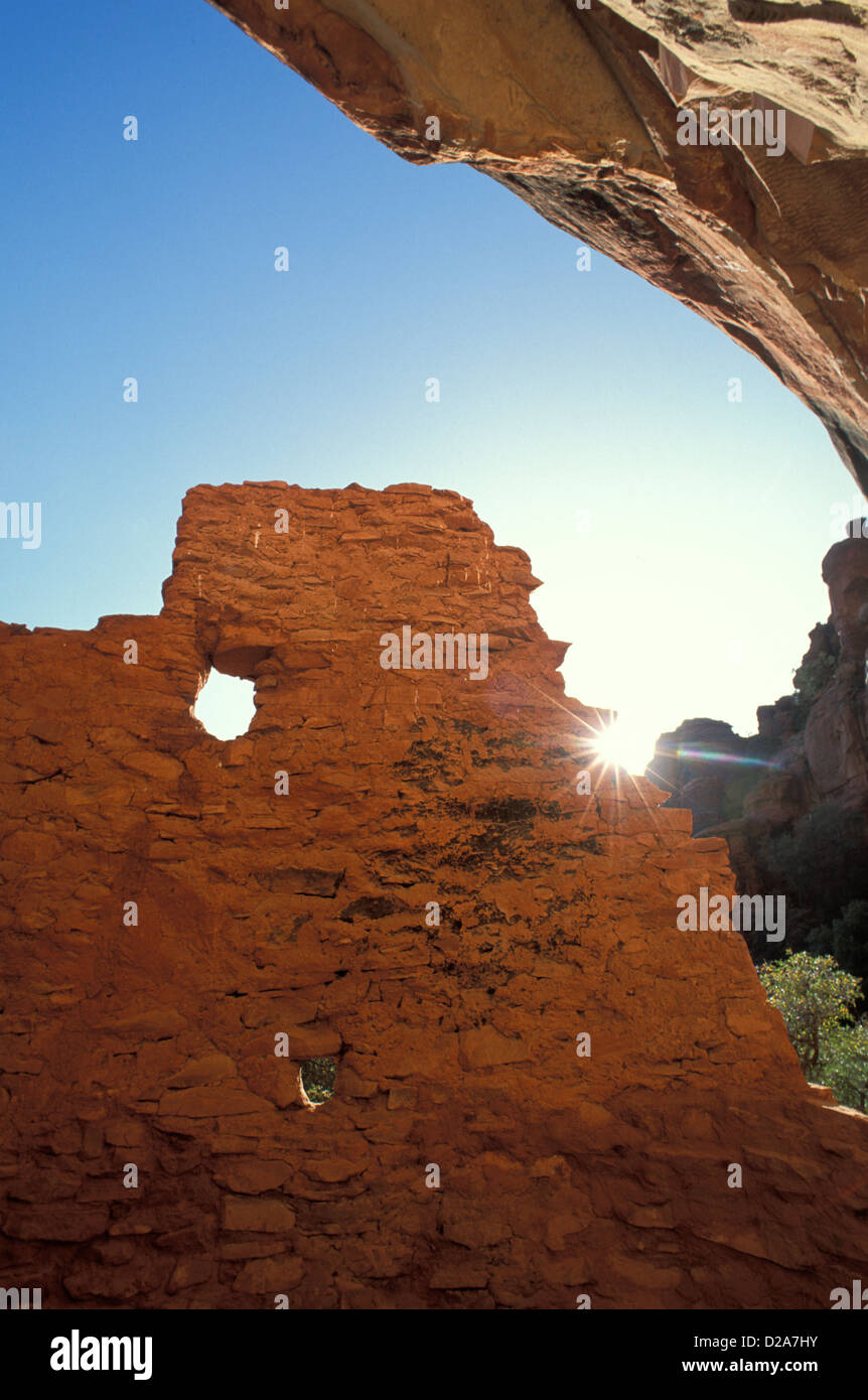 Black ruins hi-res stock photography and images - Alamy