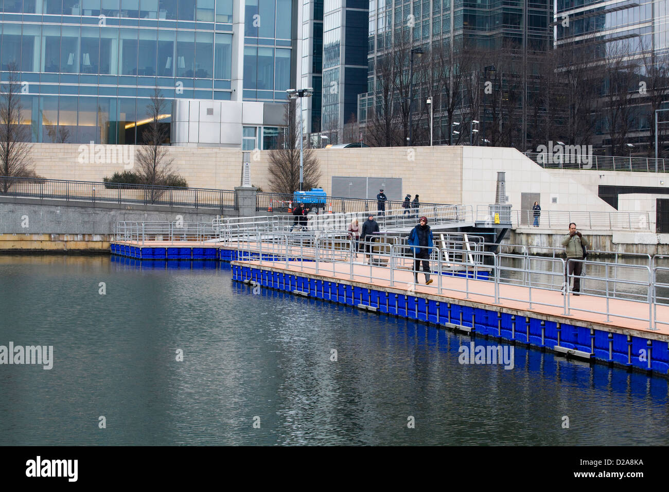 Canary wharf walking platform Stock Photo - Alamy