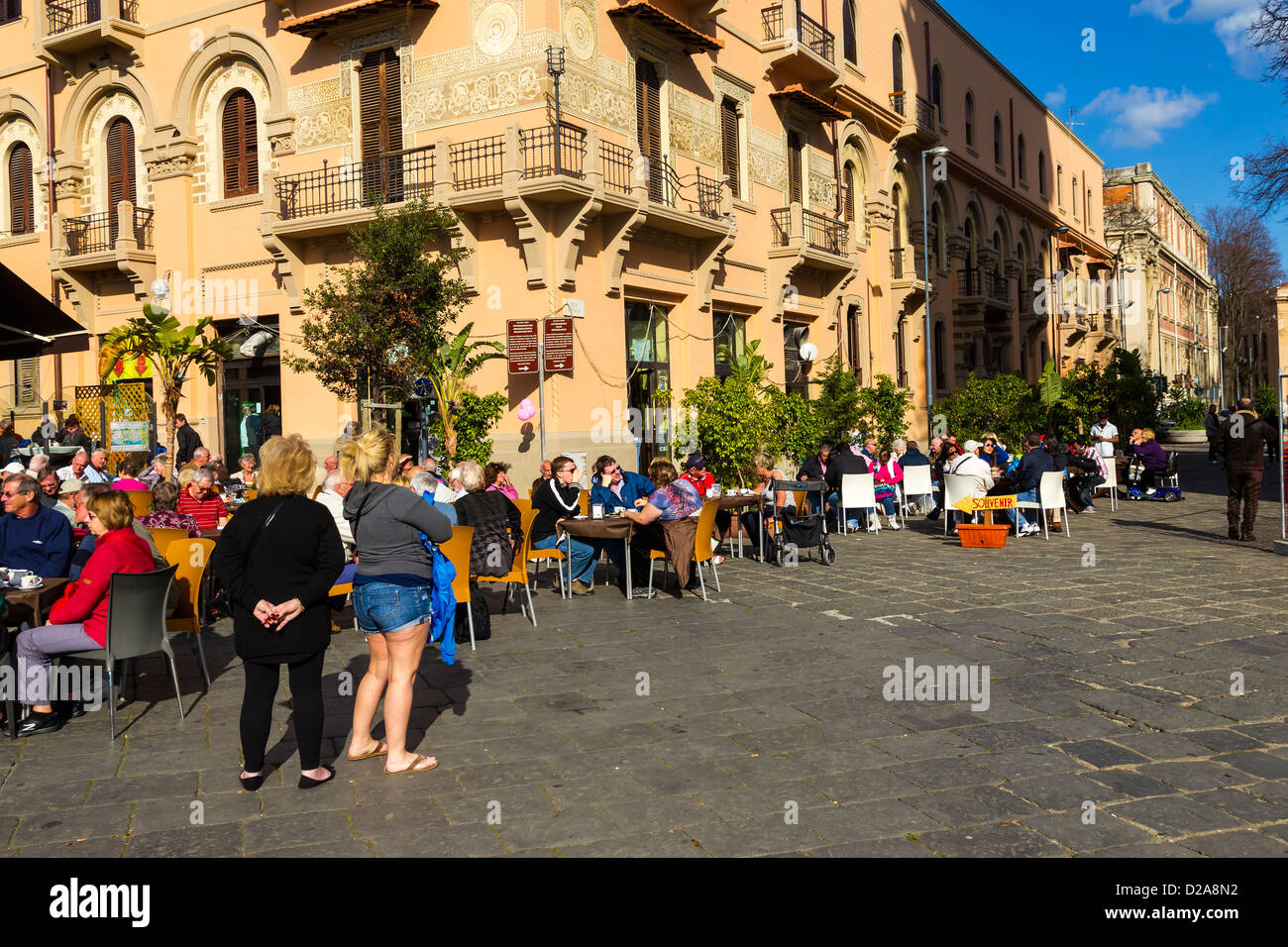 Plaza del duomo hi-res stock photography and images - Alamy