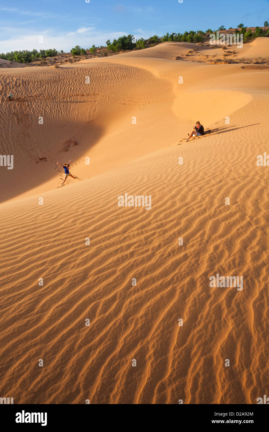 Vietnam, Mui Ne, Sand Dunes and Tourists Stock Photo - Alamy