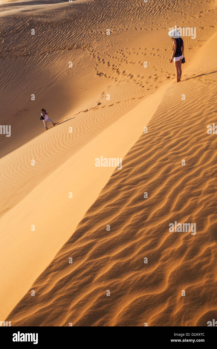 Vietnam, Mui Ne, Sand Dunes and Tourists Stock Photo - Alamy