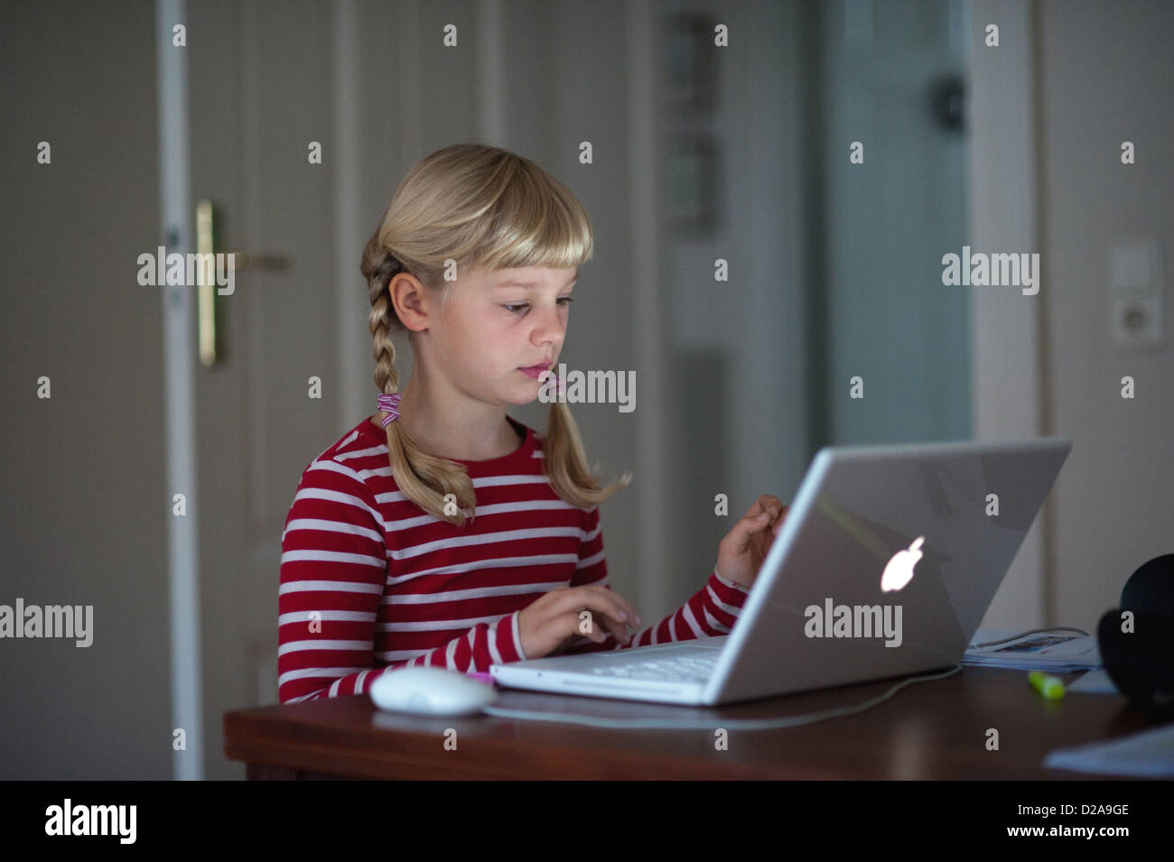 Germany children play sign hi-res stock photography and images - Alamy