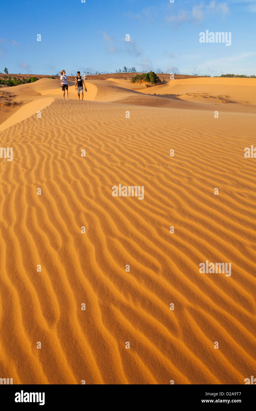 Vietnam, Mui Ne, Sand Dunes and Tourists Stock Photo - Alamy