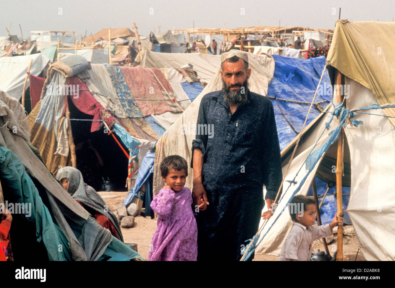 Afghan refugee camp hi-res stock photography and images - Alamy