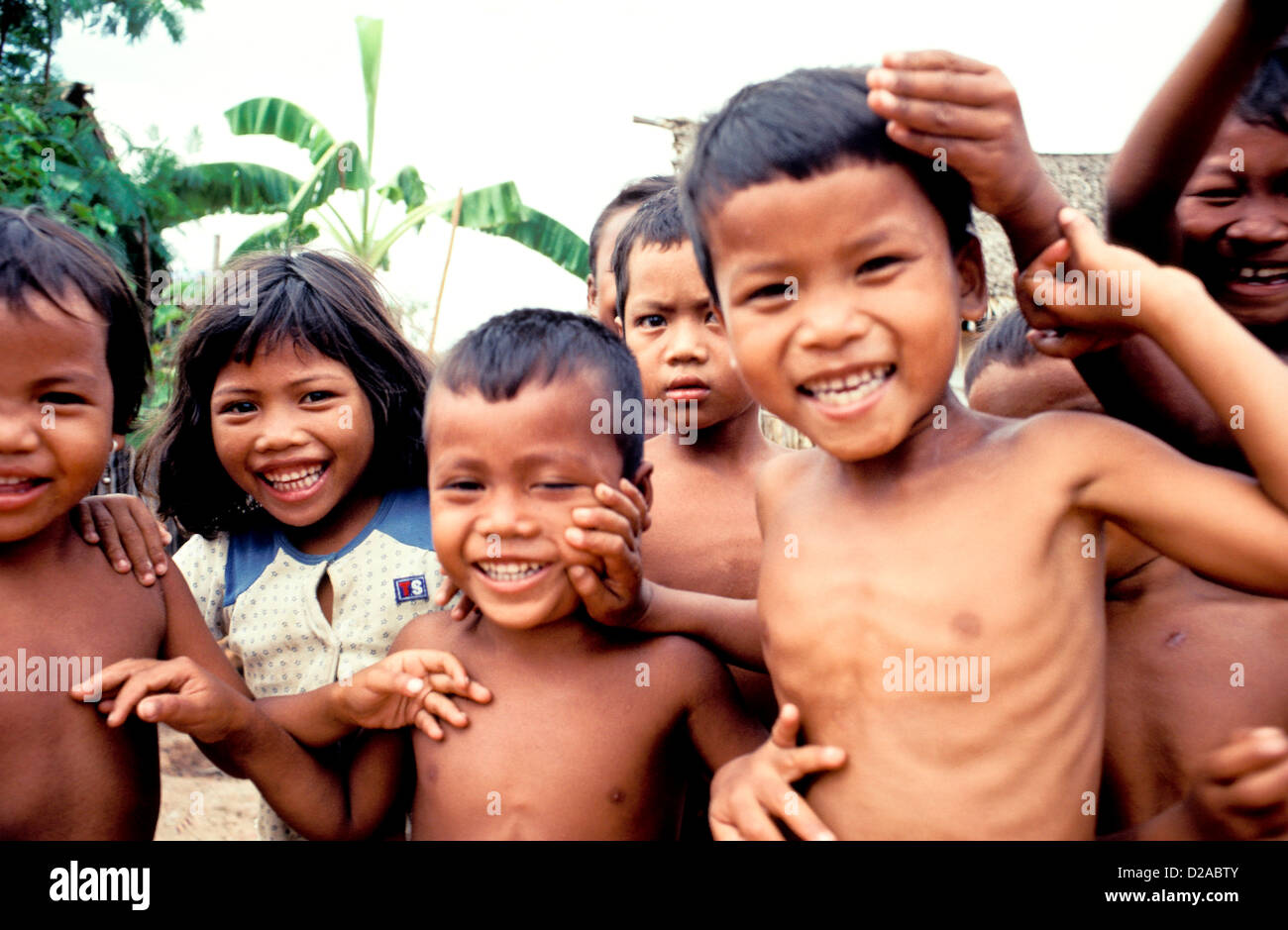 Thailand group of smiling children hi-res stock photography and images ...
