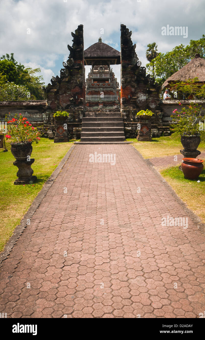 Main gate to Pura Taman Ayun - hindu temple near Mengwi, Bali ...