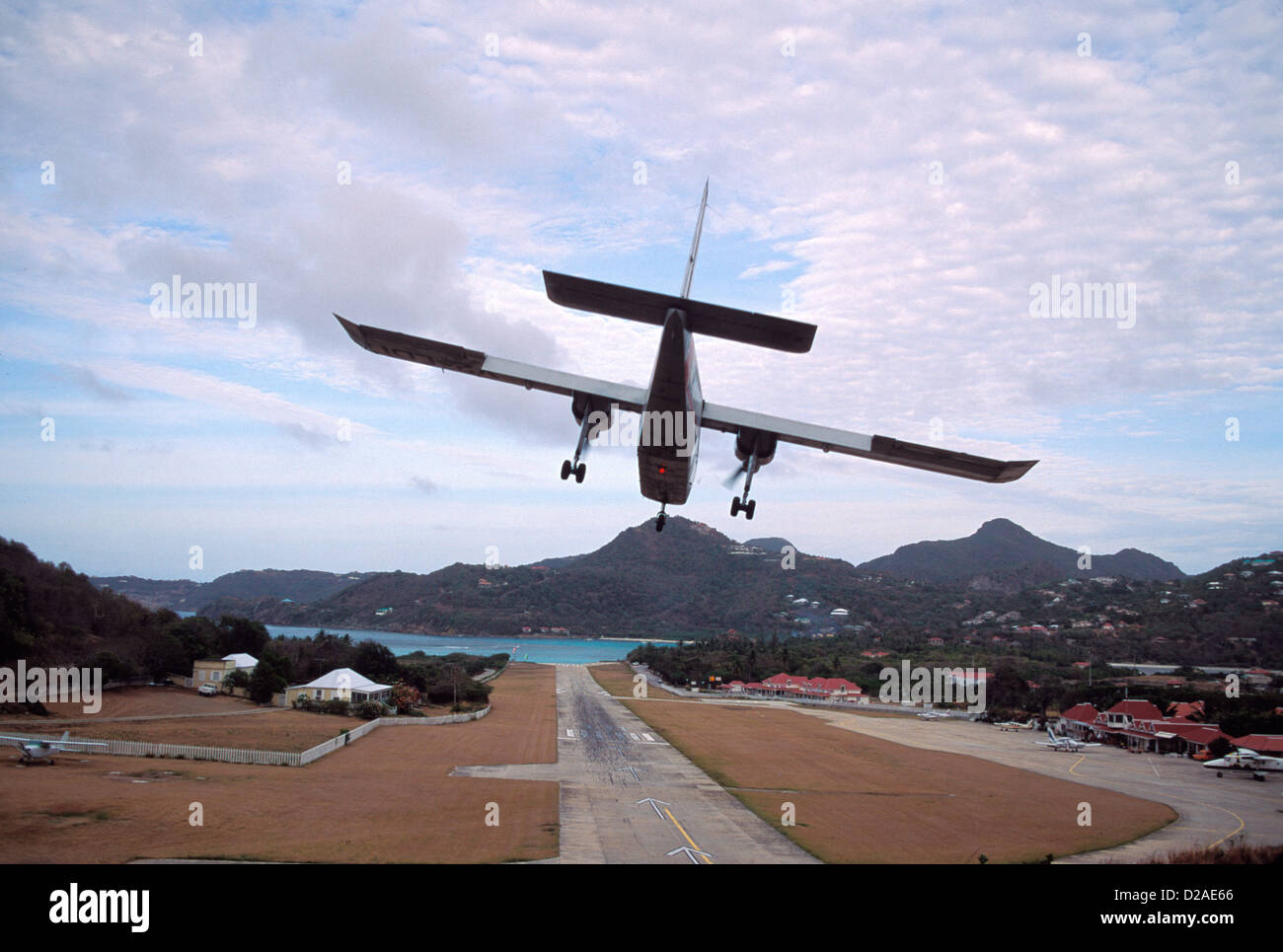 St barths plane landing hi-res stock photography and images - Alamy