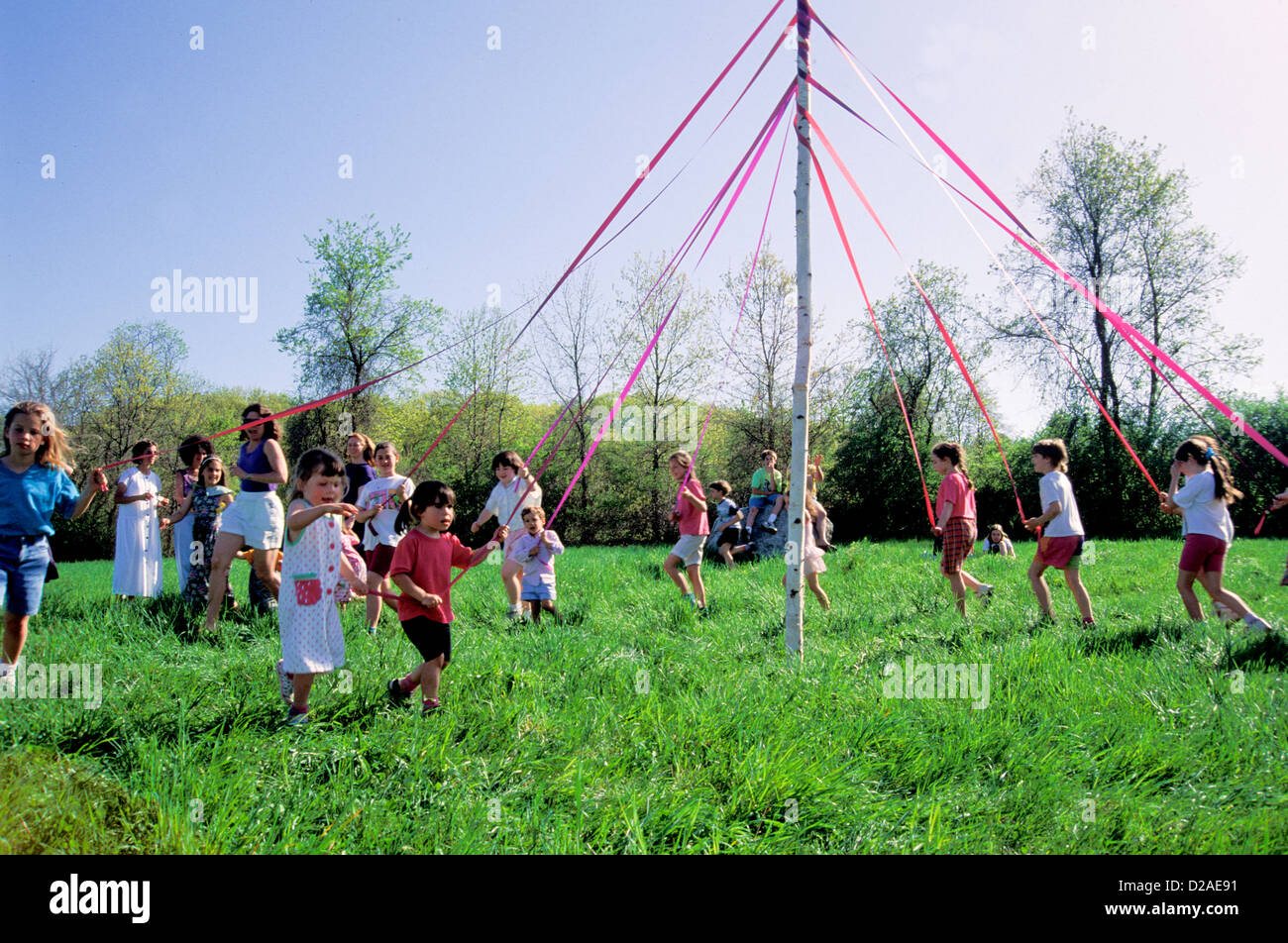 May day maypole hi-res stock photography and images - Alamy