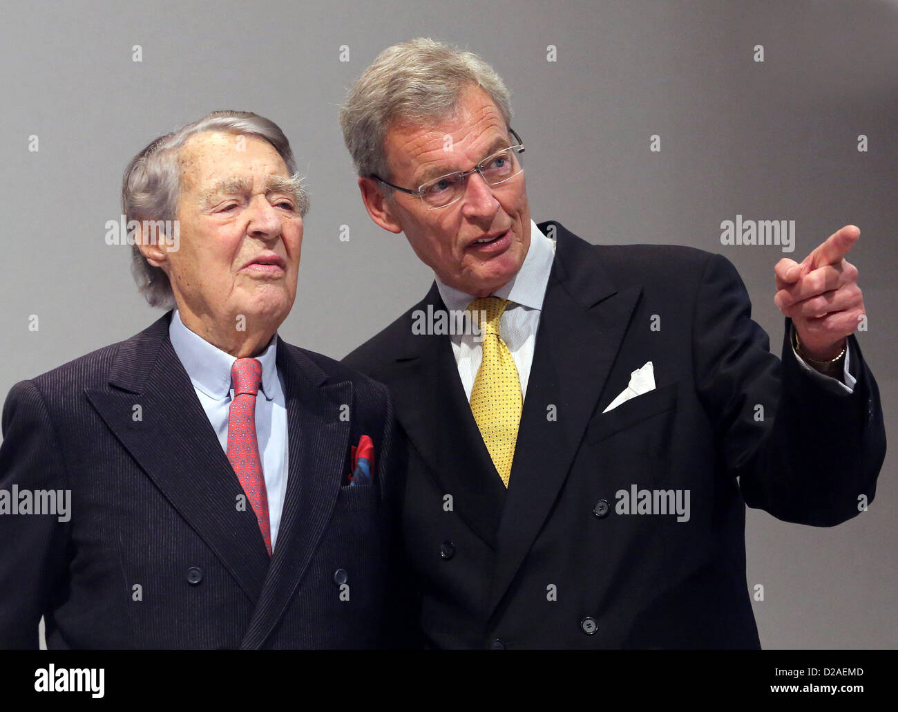 Chairman of the ThyssenKrupp Supervisory Board, Gerhard Cromme (R ...