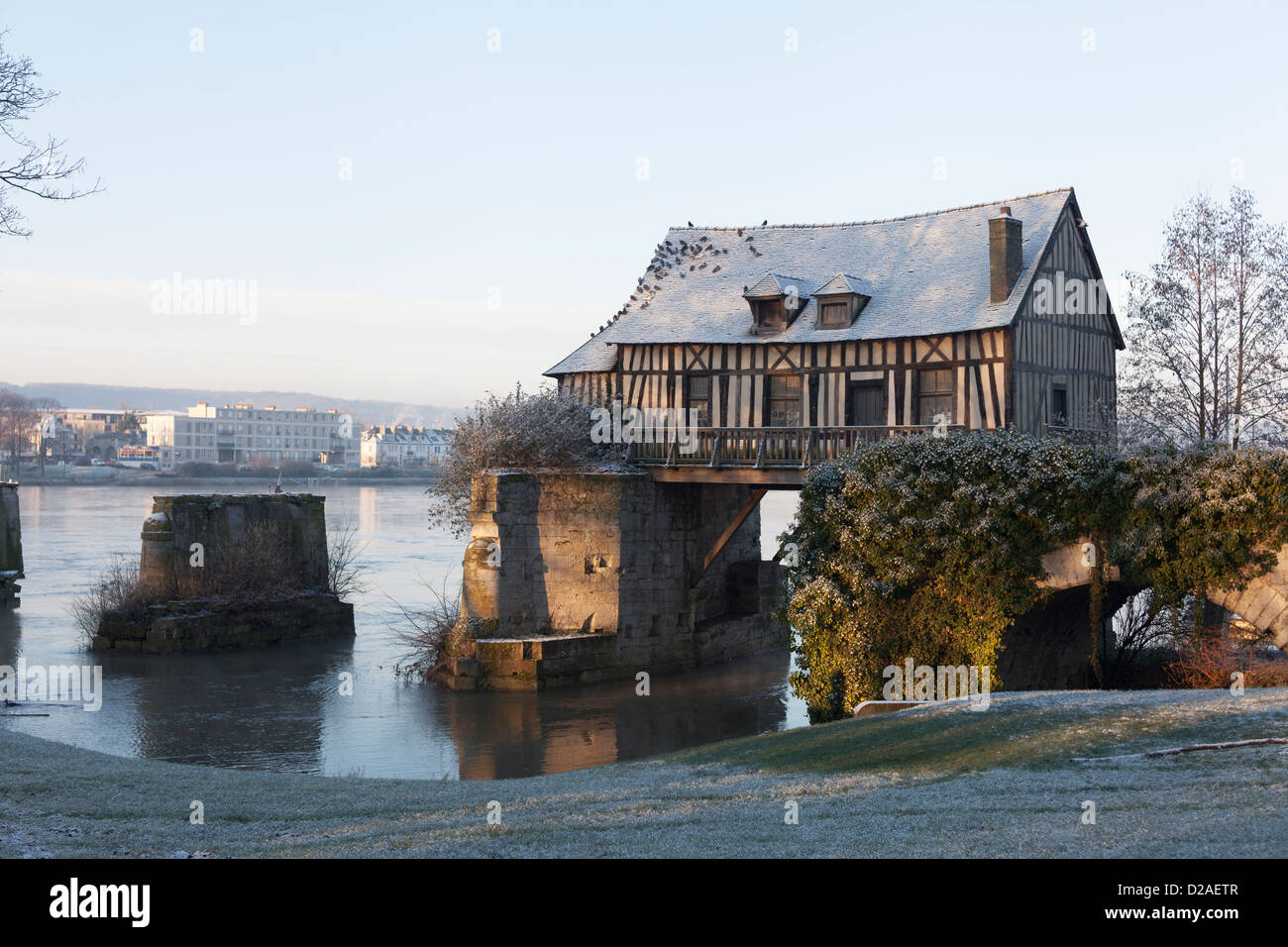 Old factory building france hi-res stock photography and images - Alamy