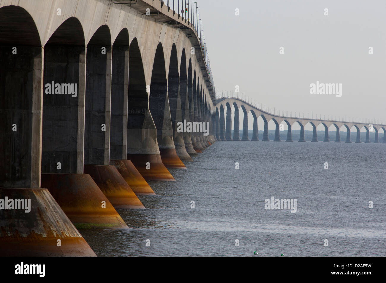 The Confederation Bridge linking New Brunswick with Prince Edward ...
