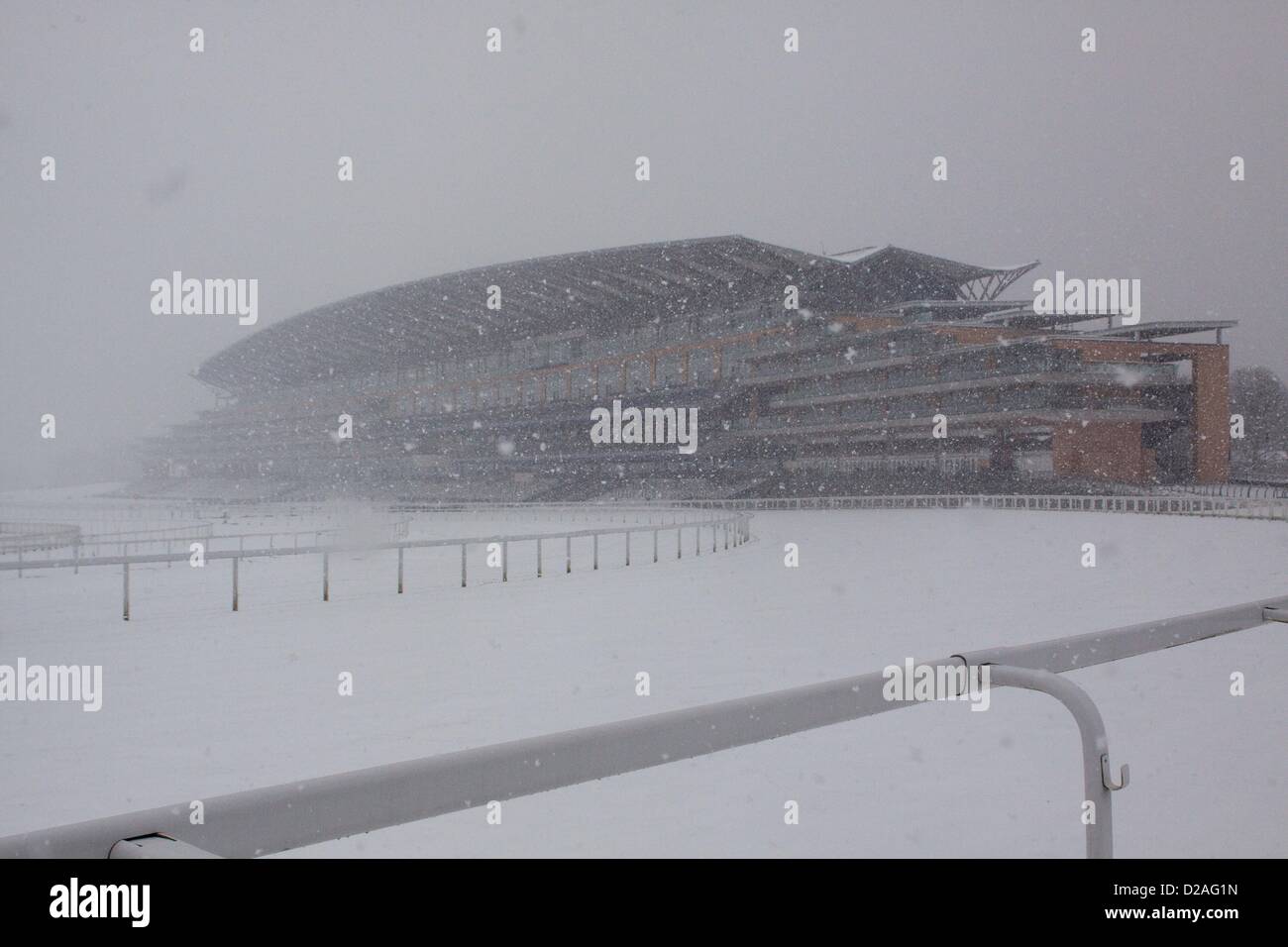 Ascot, UK. 18th Jan 2013 : Snow falling over Ascot Racecourse. Racing ...