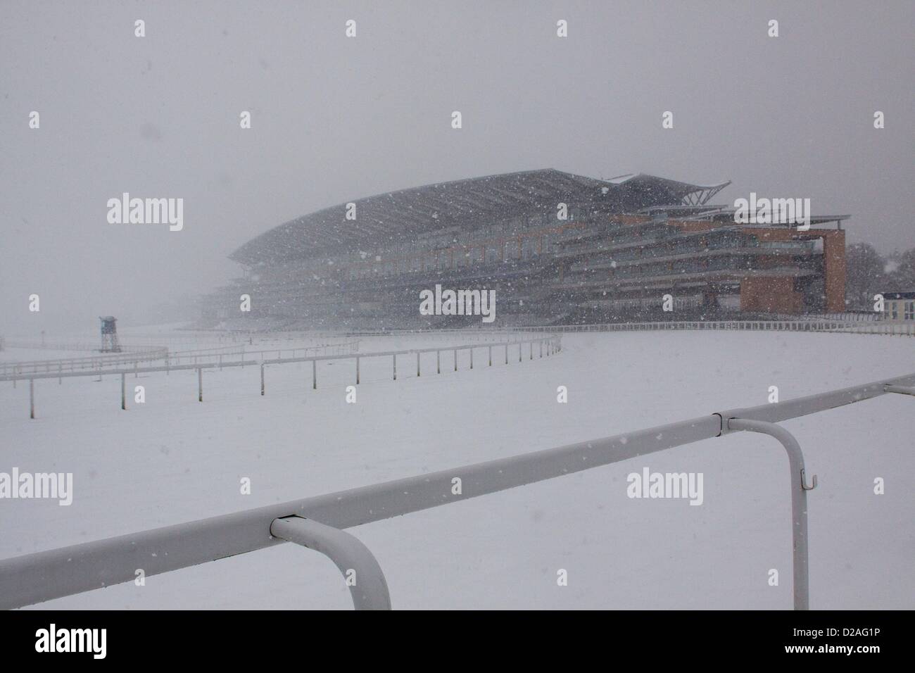 Ascot, UK. 18th Jan 2013 : Snow falling over Ascot Racecourse. Racing ...