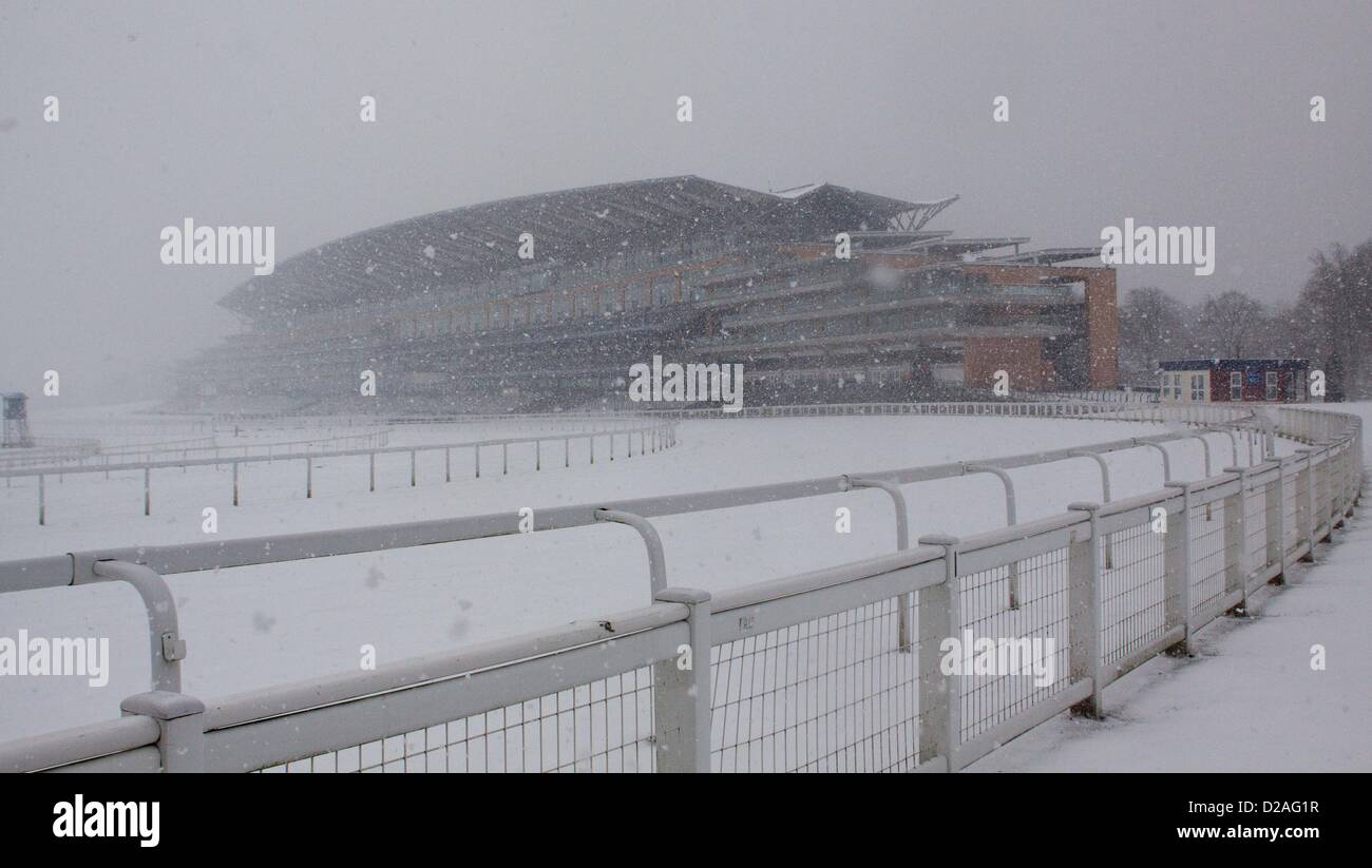 Saturday ascot racecourse hi-res stock photography and images - Alamy