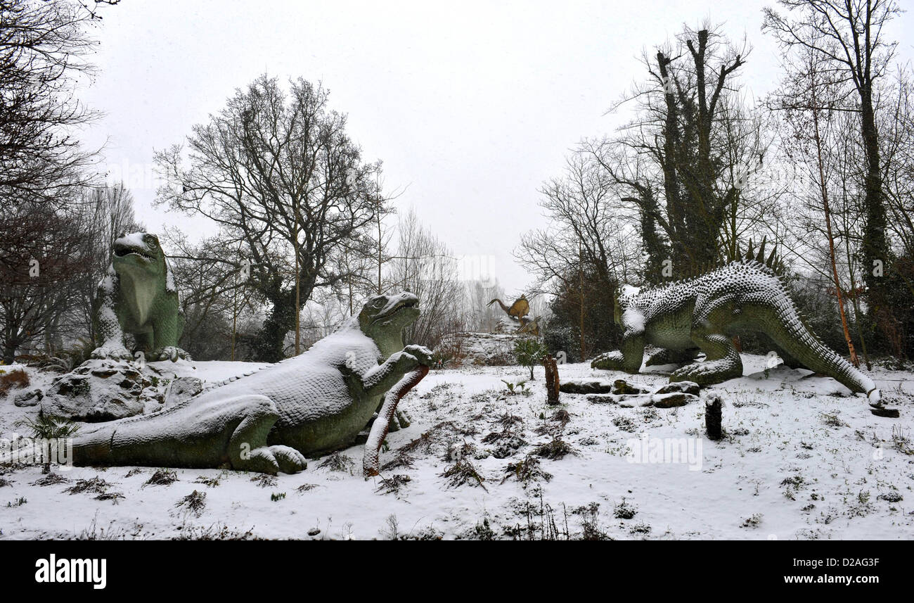 Crystal palace dinosaurs hi-res stock photography and images - Alamy
