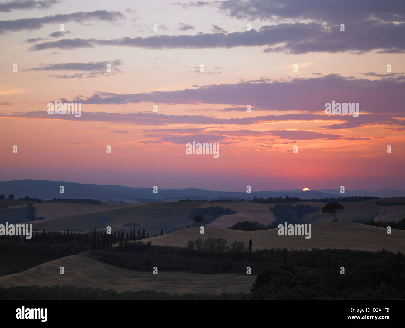 Rising sun over farmland hi-res stock photography and images - Alamy